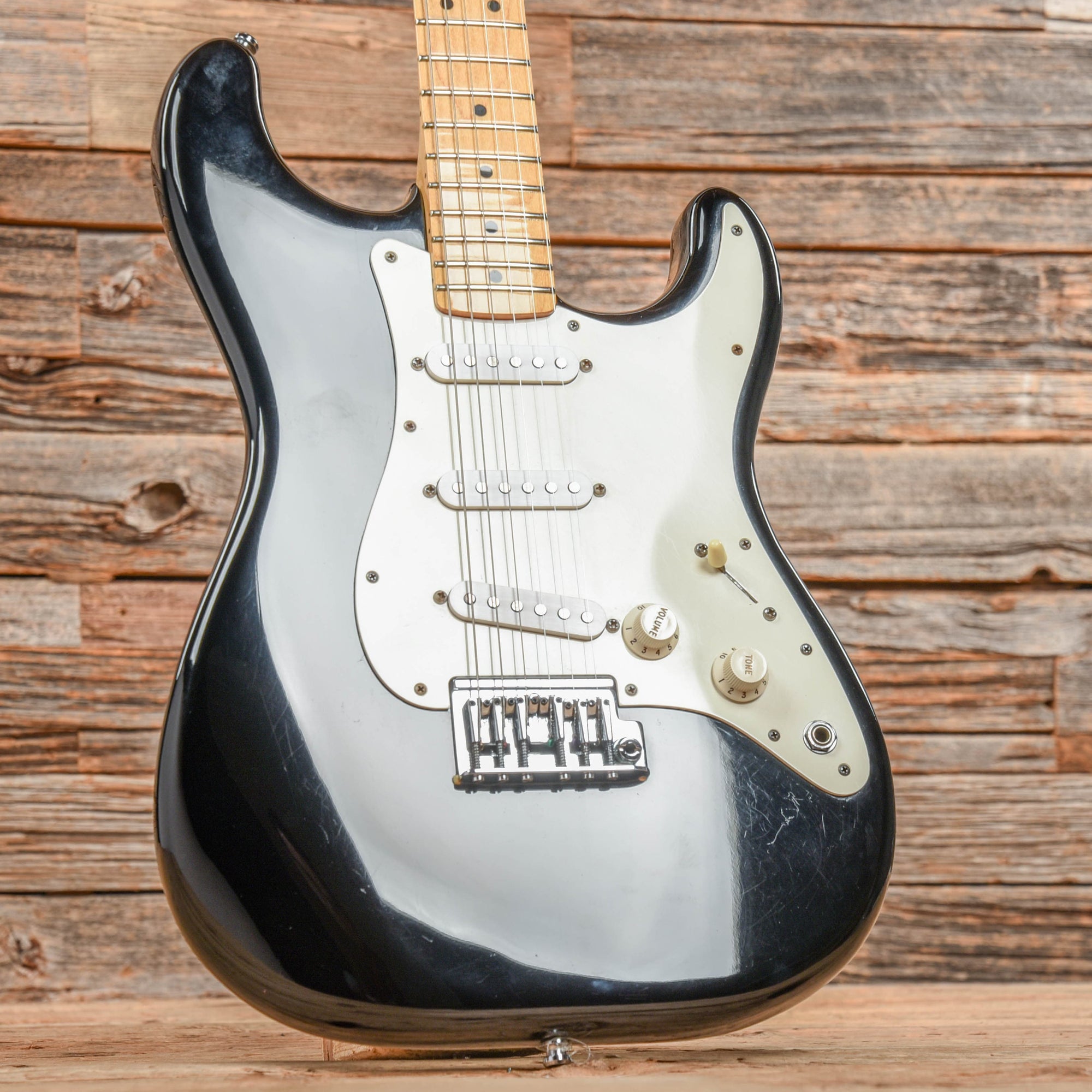 Fender American Standard Stratocaster Black 1983 – Chicago Music Exchange