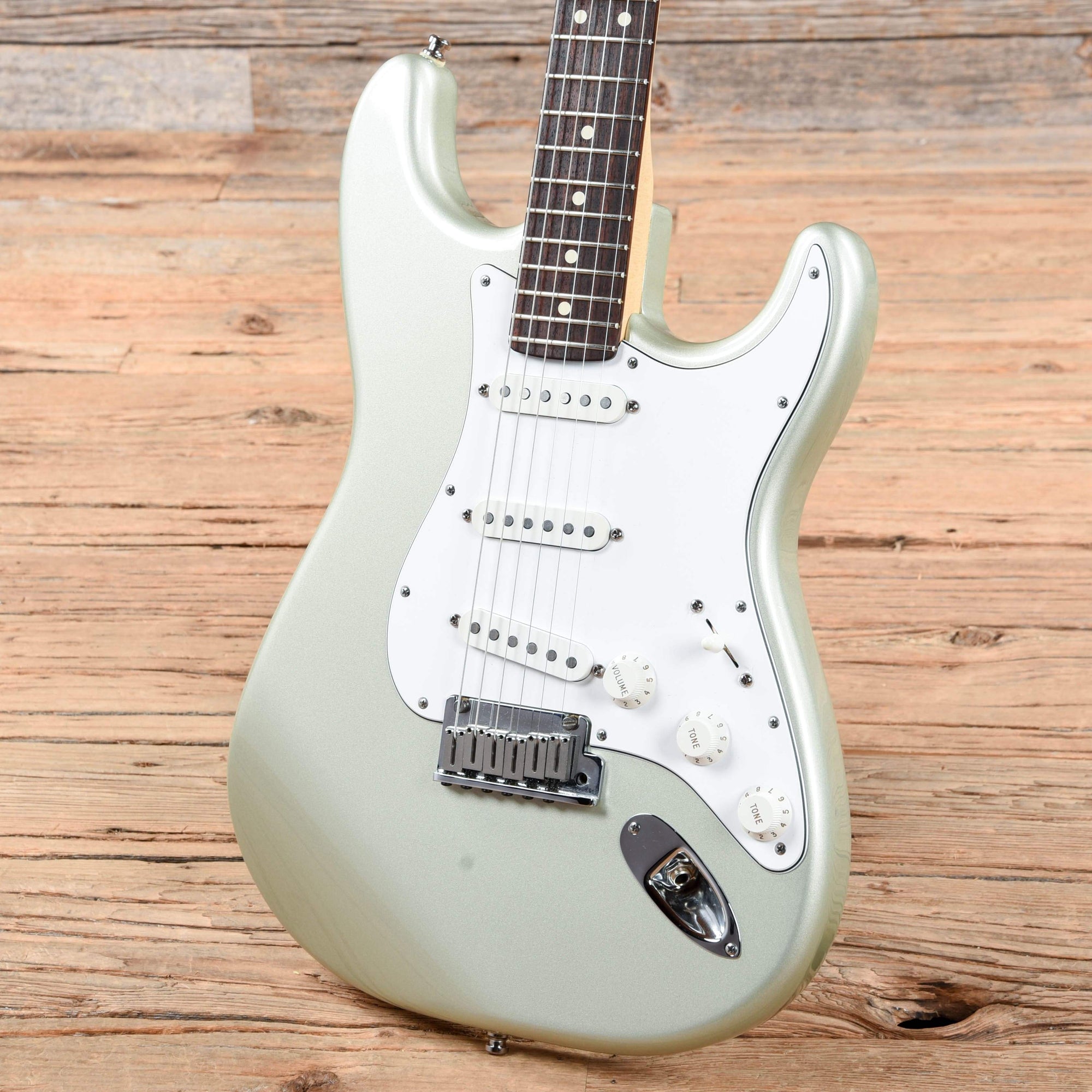 Fender American Standard Stratocaster Inca Silver 1999 – Chicago Music ...