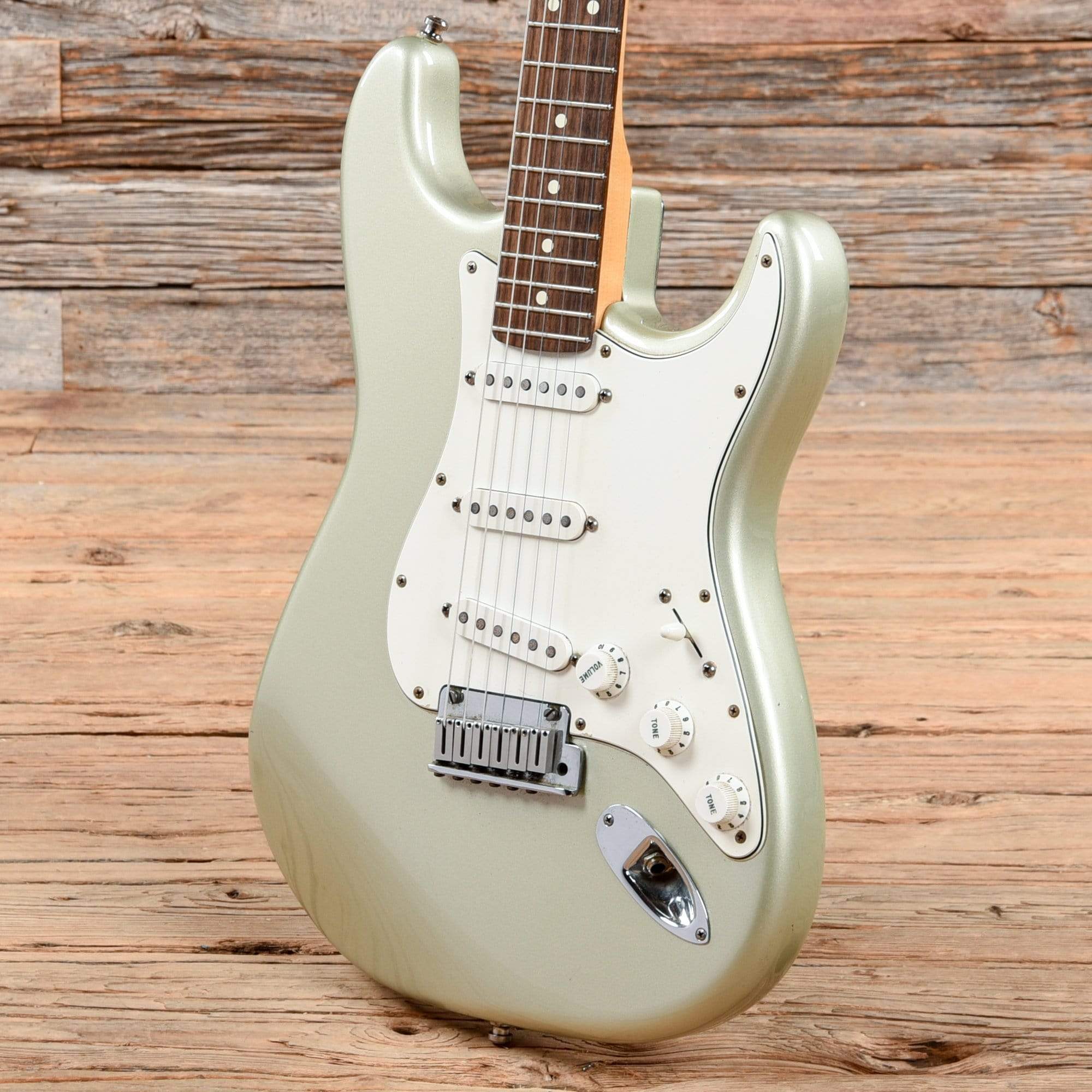 Fender American Standard Stratocaster Inca Silver 1999 – Chicago Music ...