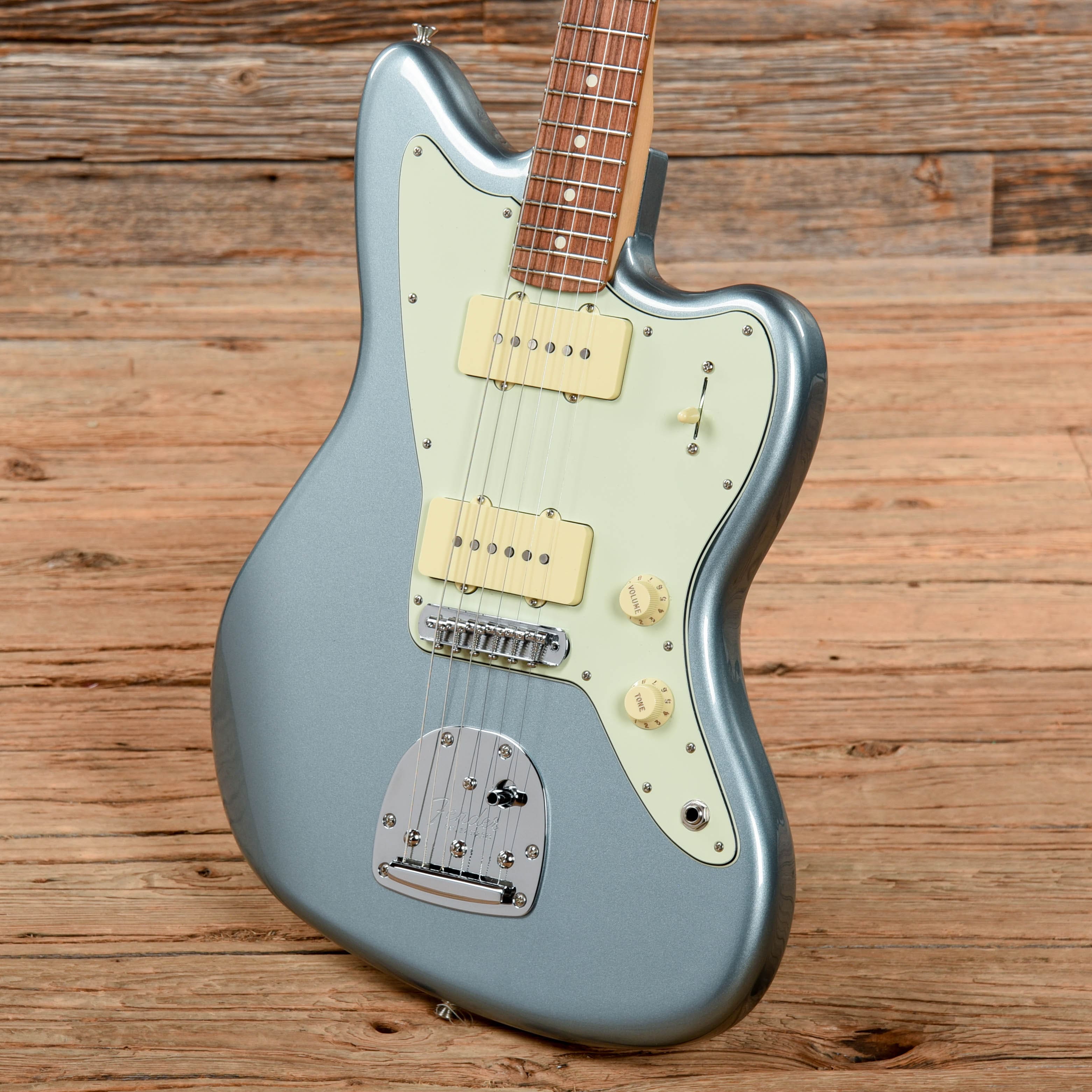 Fender CME Exclusive Player Jazzmaster Ice Blue Metallic 2020 – Chicago ...