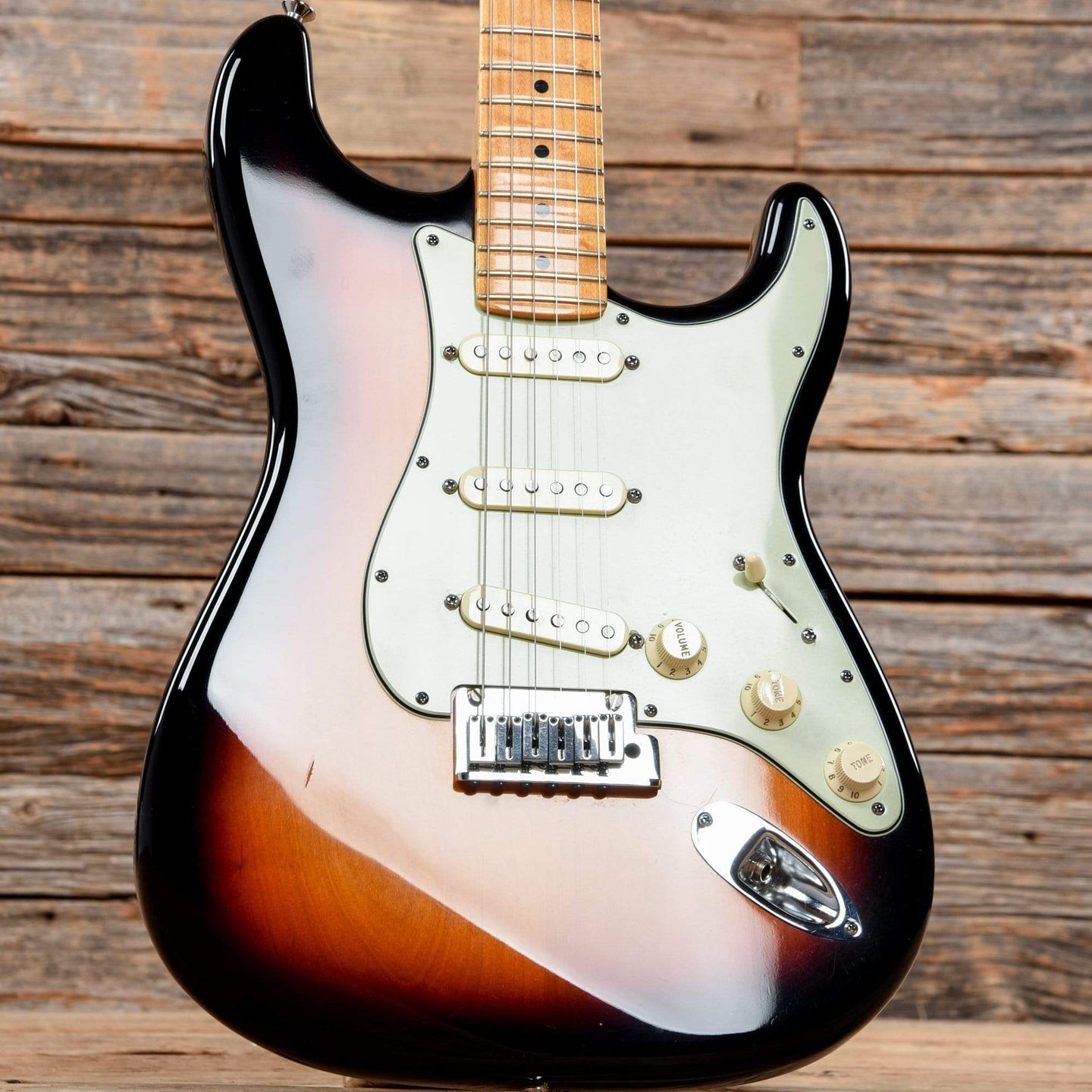 Fender Custom Shop Custom Deluxe Stratocaster Sunburst 2011 – Chicago ...