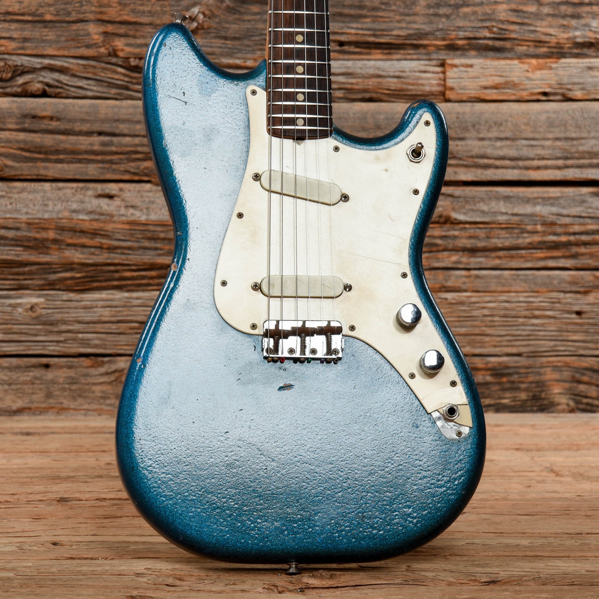 Fender Duo-Sonic Blue Sparkle Refin 1963 – Chicago Music Exchange