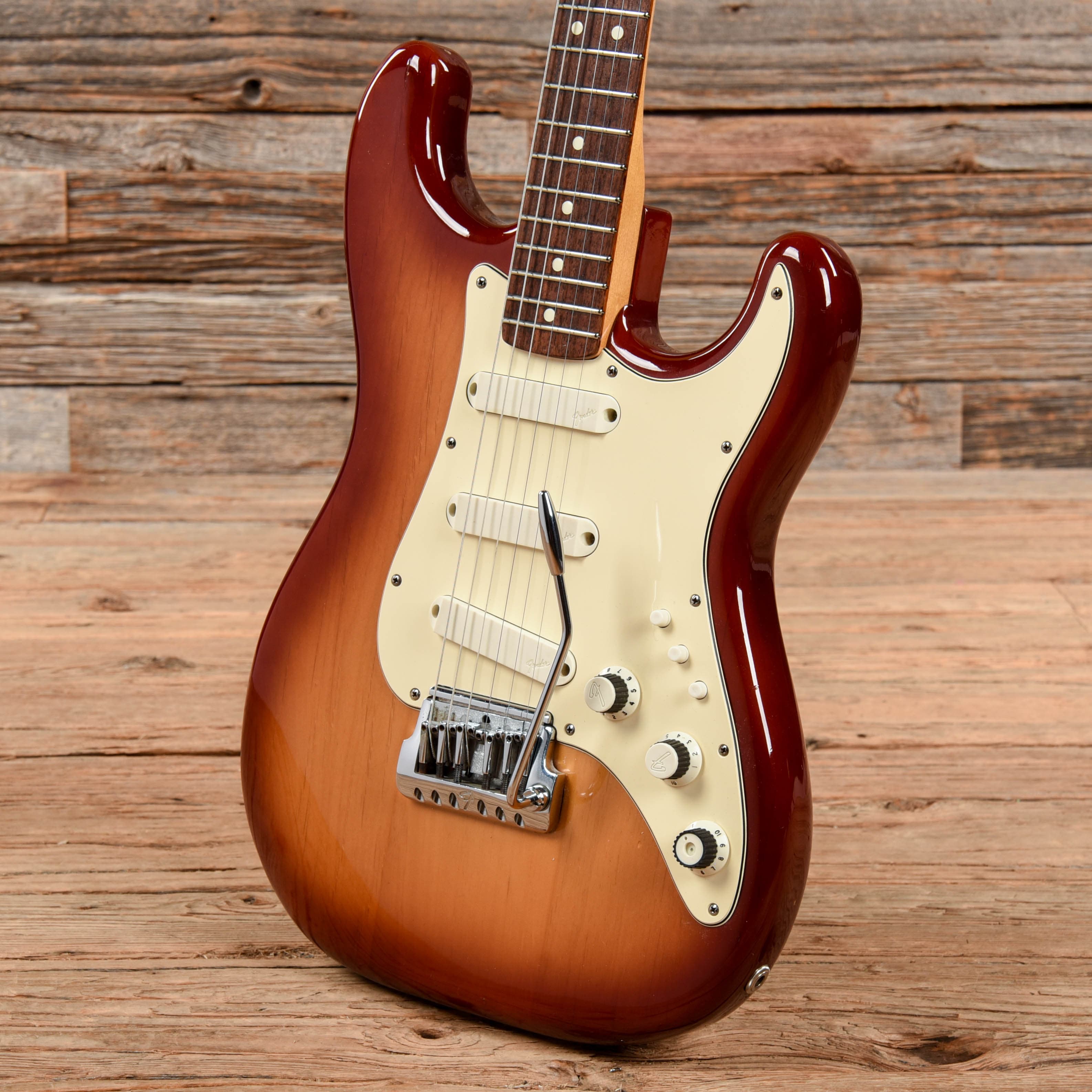 Fender Elite Strat Sienna Sunburst 1983 – Chicago Music Exchange