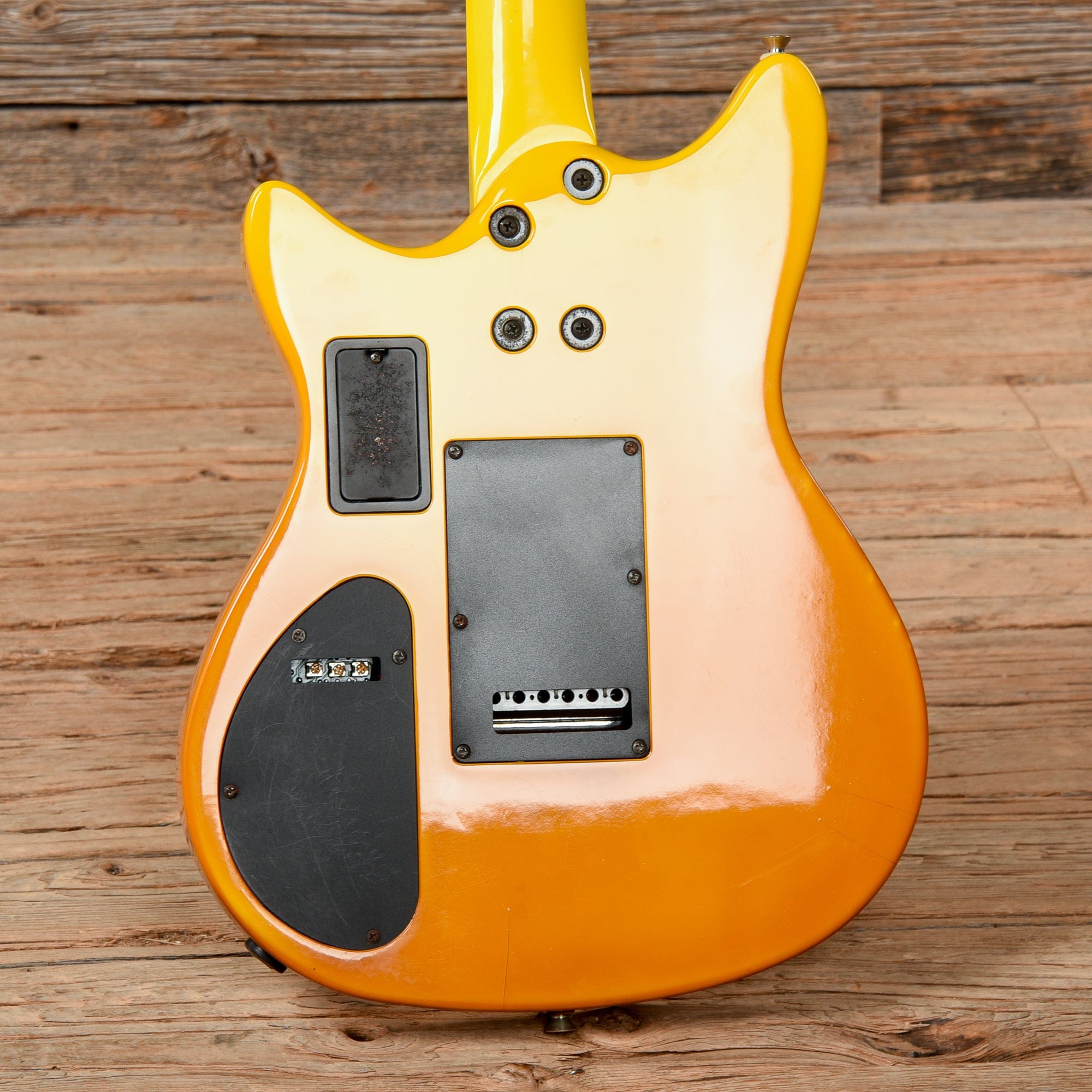 Fender Heartfield RR9 Graffiti Yellow 1989 – Chicago Music Exchange