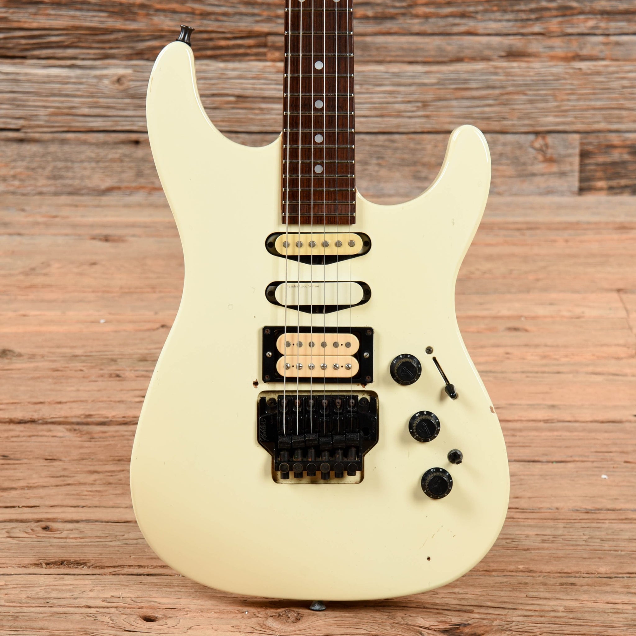 Fender HM Strat HSS White 1988 – Chicago Music Exchange
