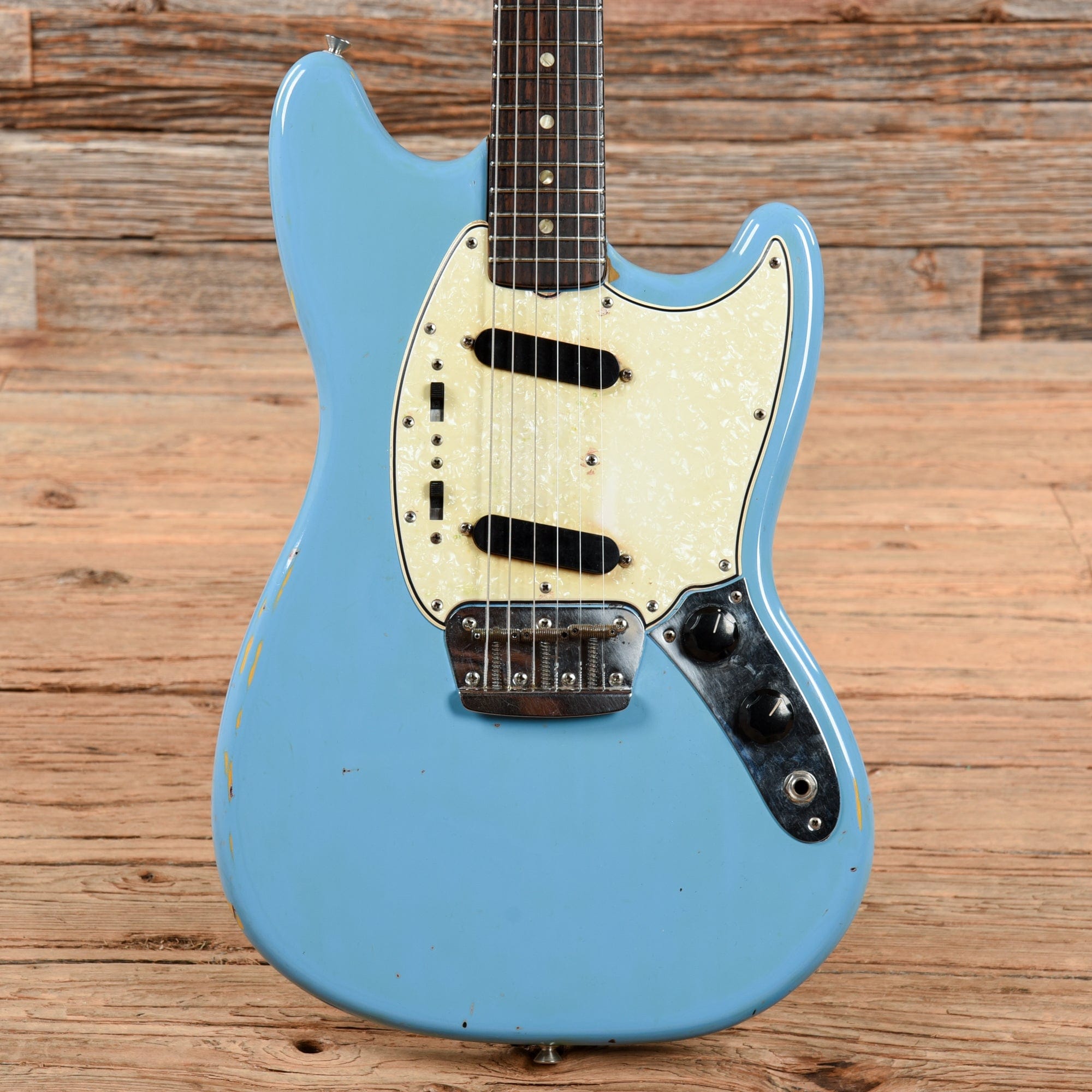 Fender Musicmaster II Daphne Blue 1966 – Chicago Music Exchange