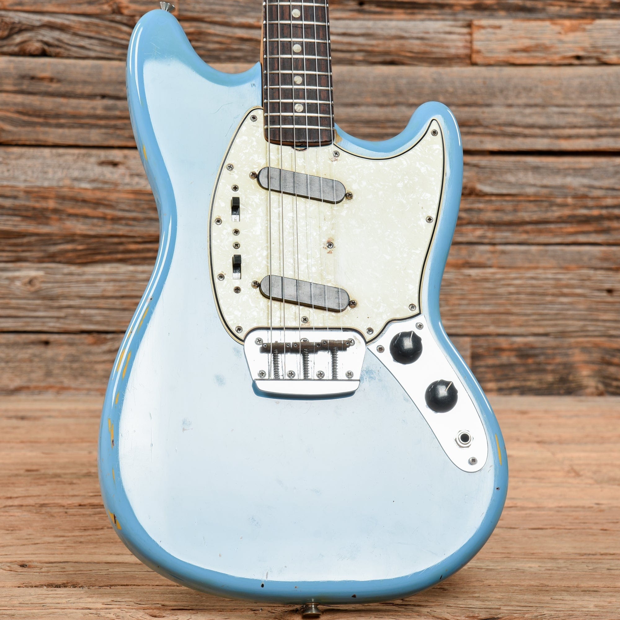 Fender Musicmaster II Daphne Blue 1966 – Chicago Music Exchange