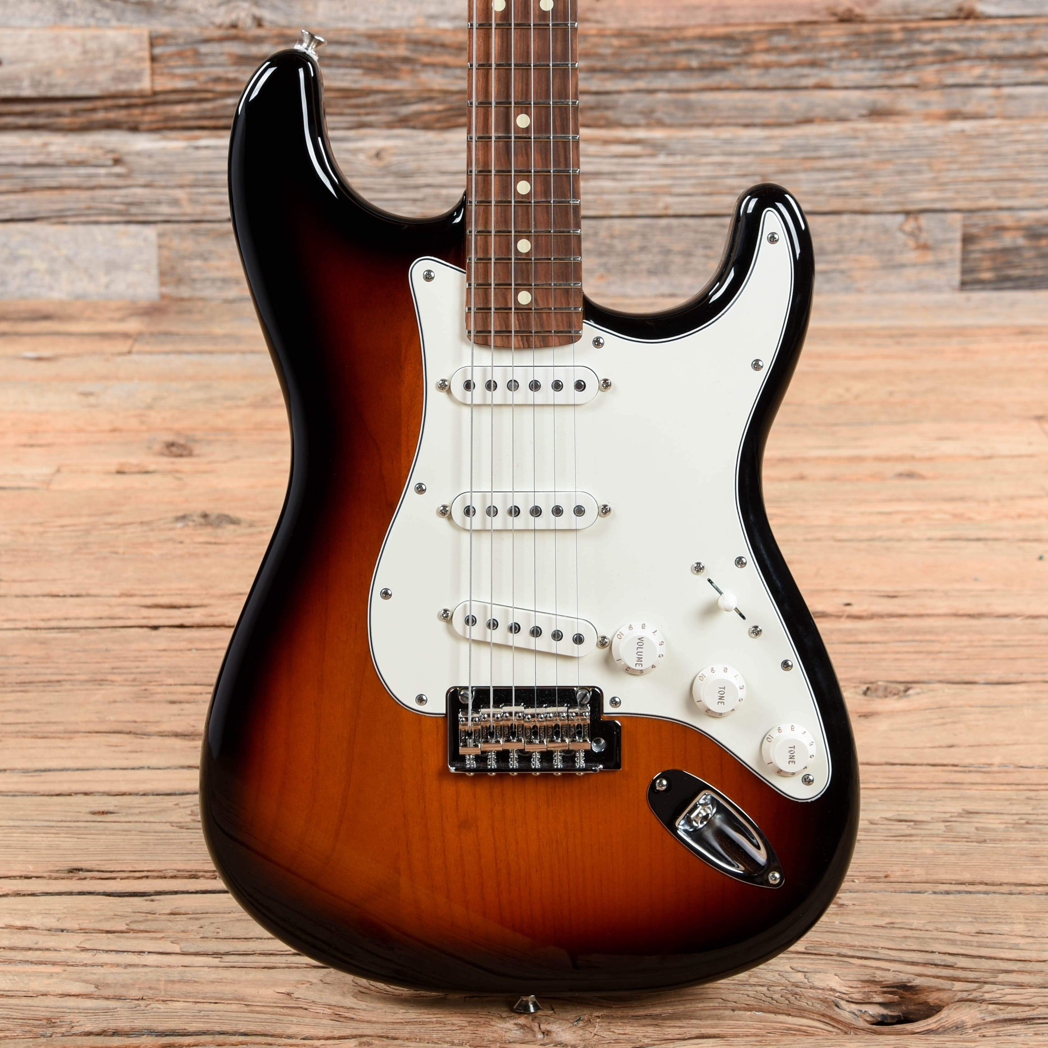 Fender Player Stratocaster 3-Color Sunburst – Chicago Music Exchange