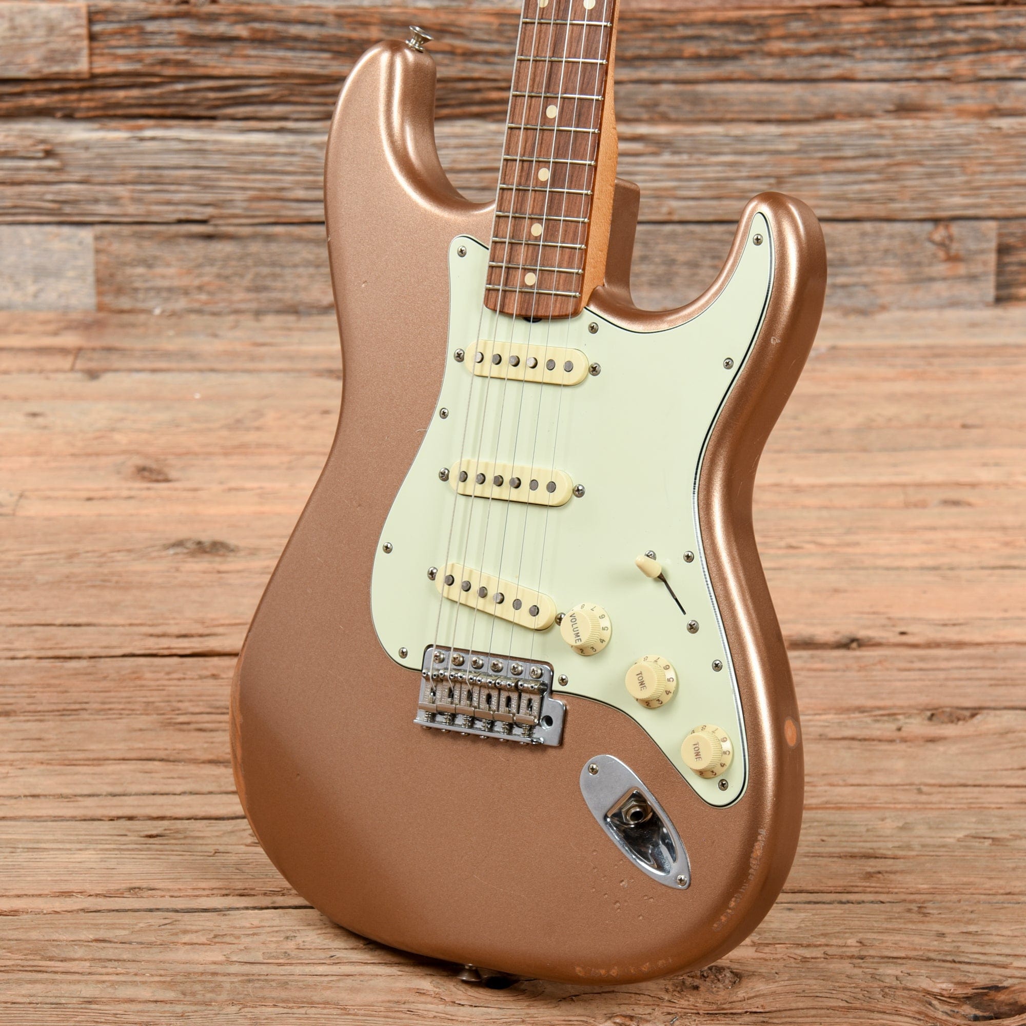 Fender Road Worn 60's Firemist Gold w/ OGB Firemist Gold 2021 – Chicago ...