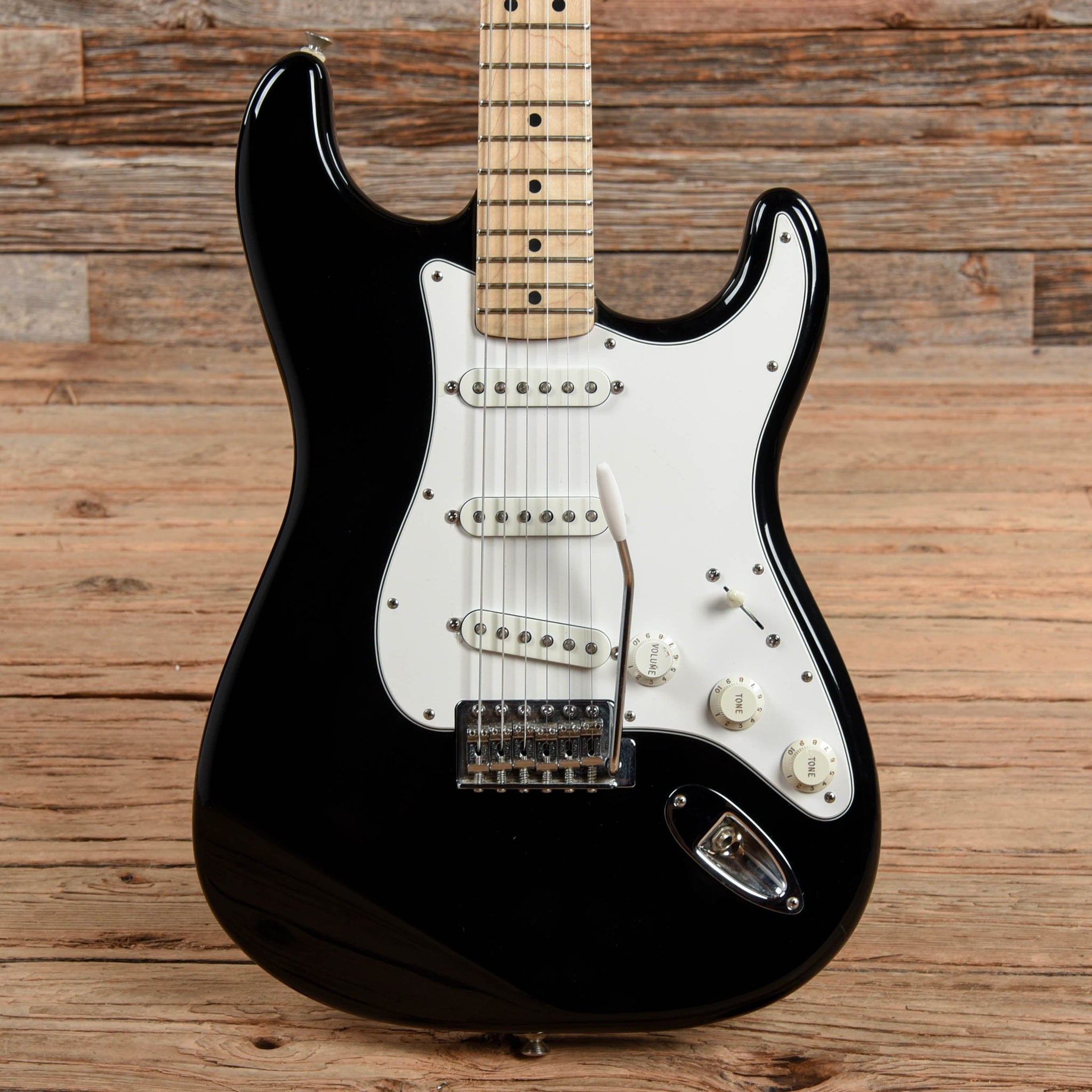 Fender Standard Stratocaster Black 2007 – Chicago Music Exchange