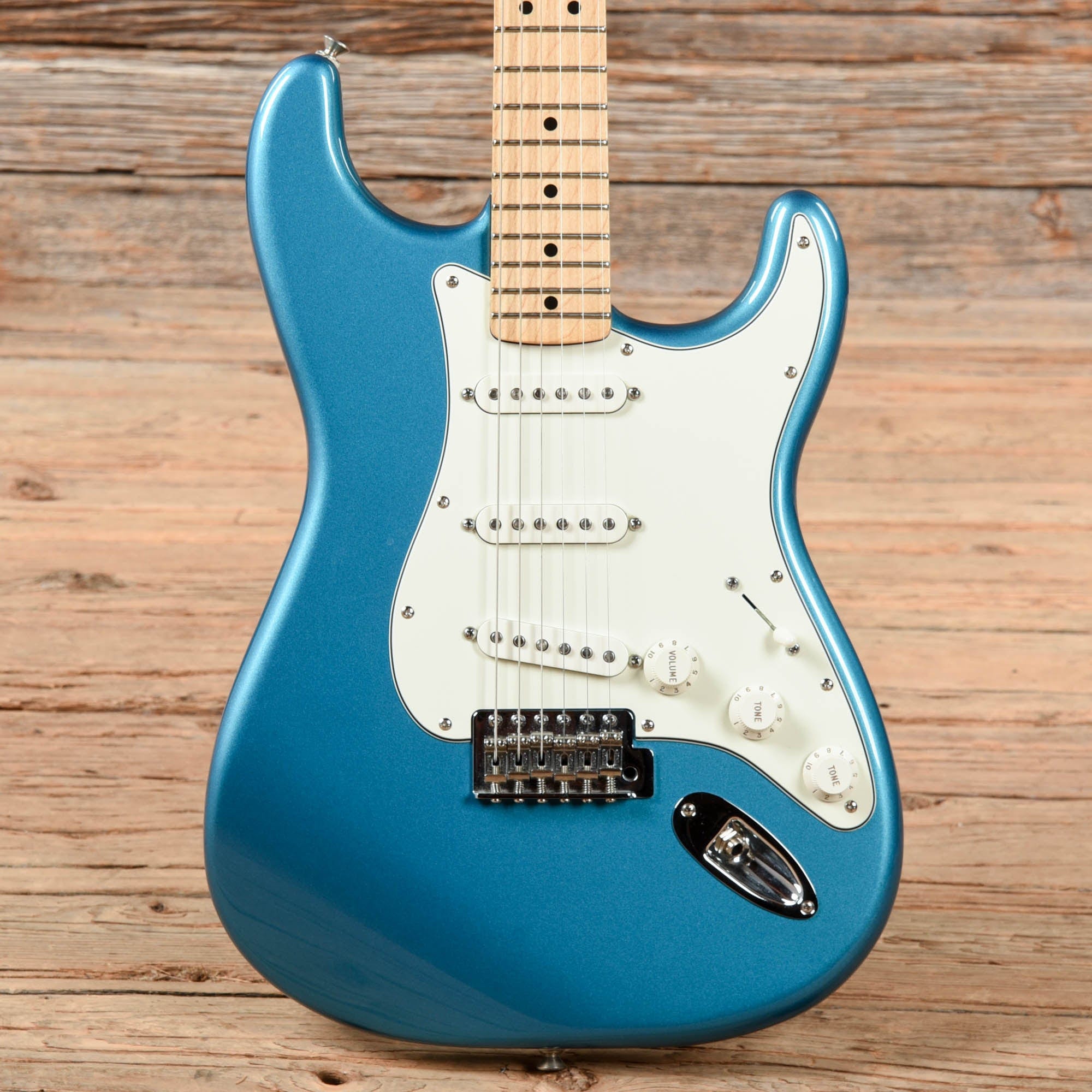 Fender Standard Stratocaster Lake Placid Blue 2015 – Chicago Music Exchange