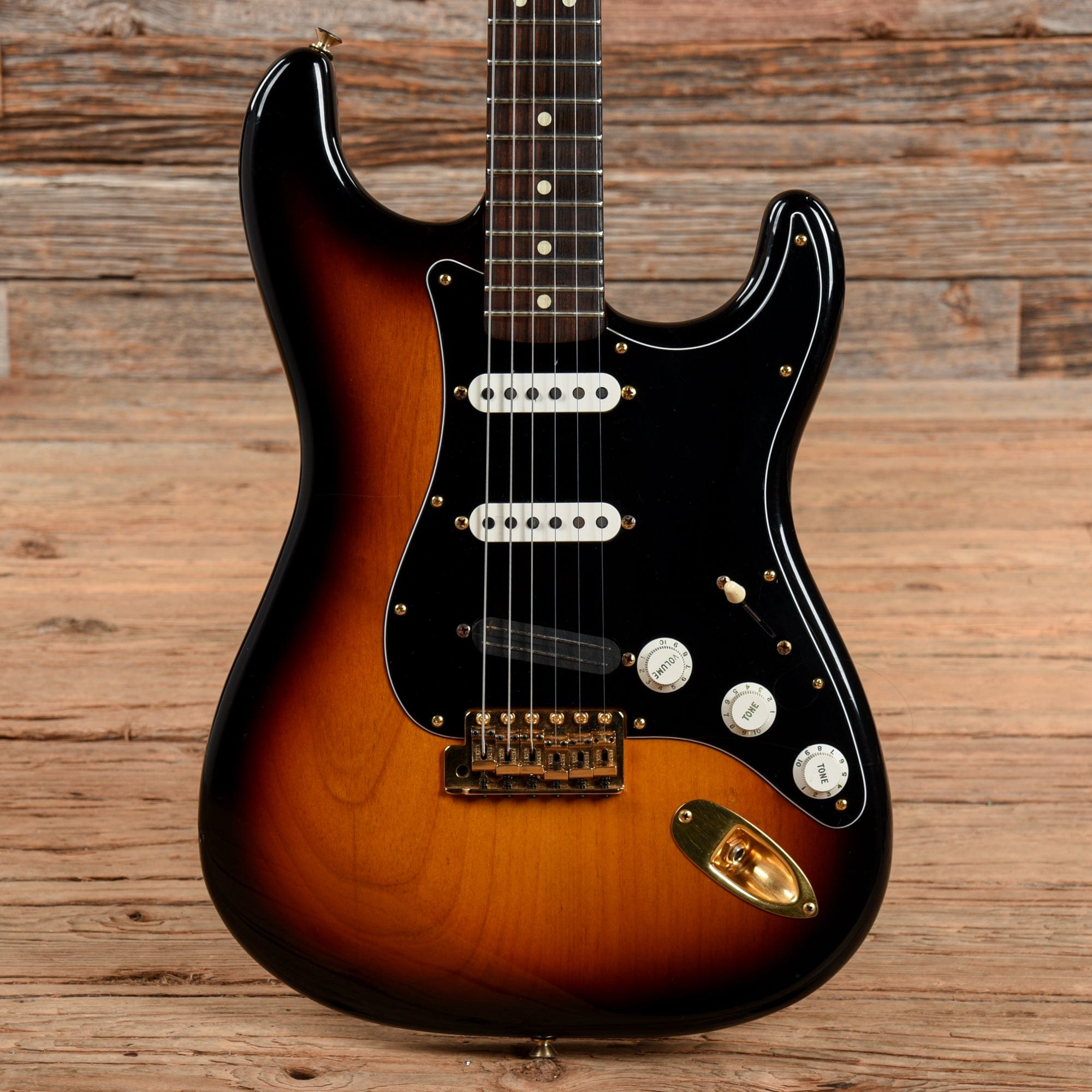 Fender Stevie Ray Vaughan Stratocaster 3 Color Sunburst 2000 – Chicago ...
