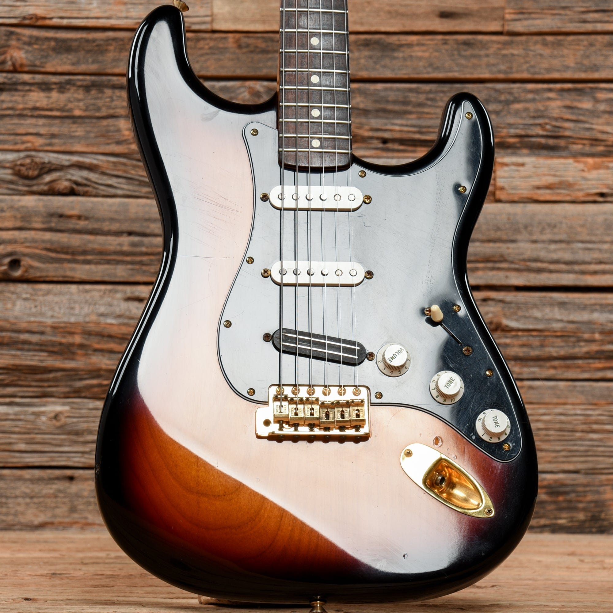 Fender Stevie Ray Vaughan Stratocaster 3 Color Sunburst 2000 – Chicago ...