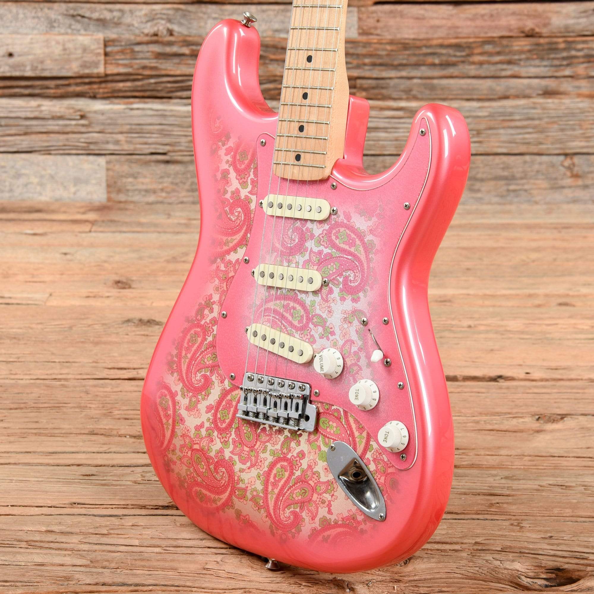 Fender Stratocaster Pink Paisley 1988 – Chicago Music Exchange