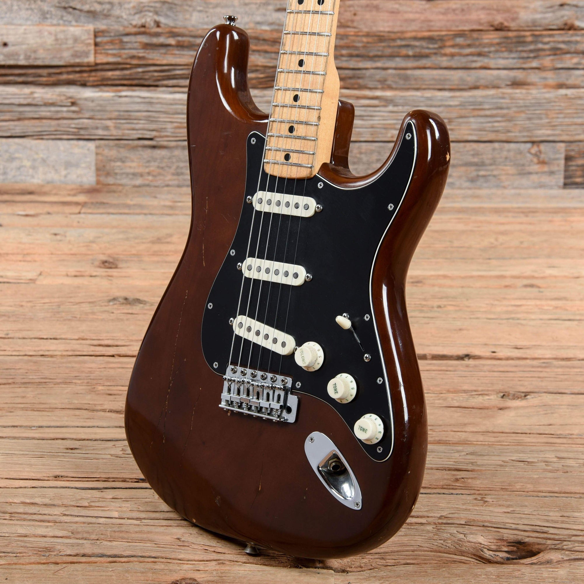 Fender Stratocaster Walnut 1975 – Chicago Music Exchange