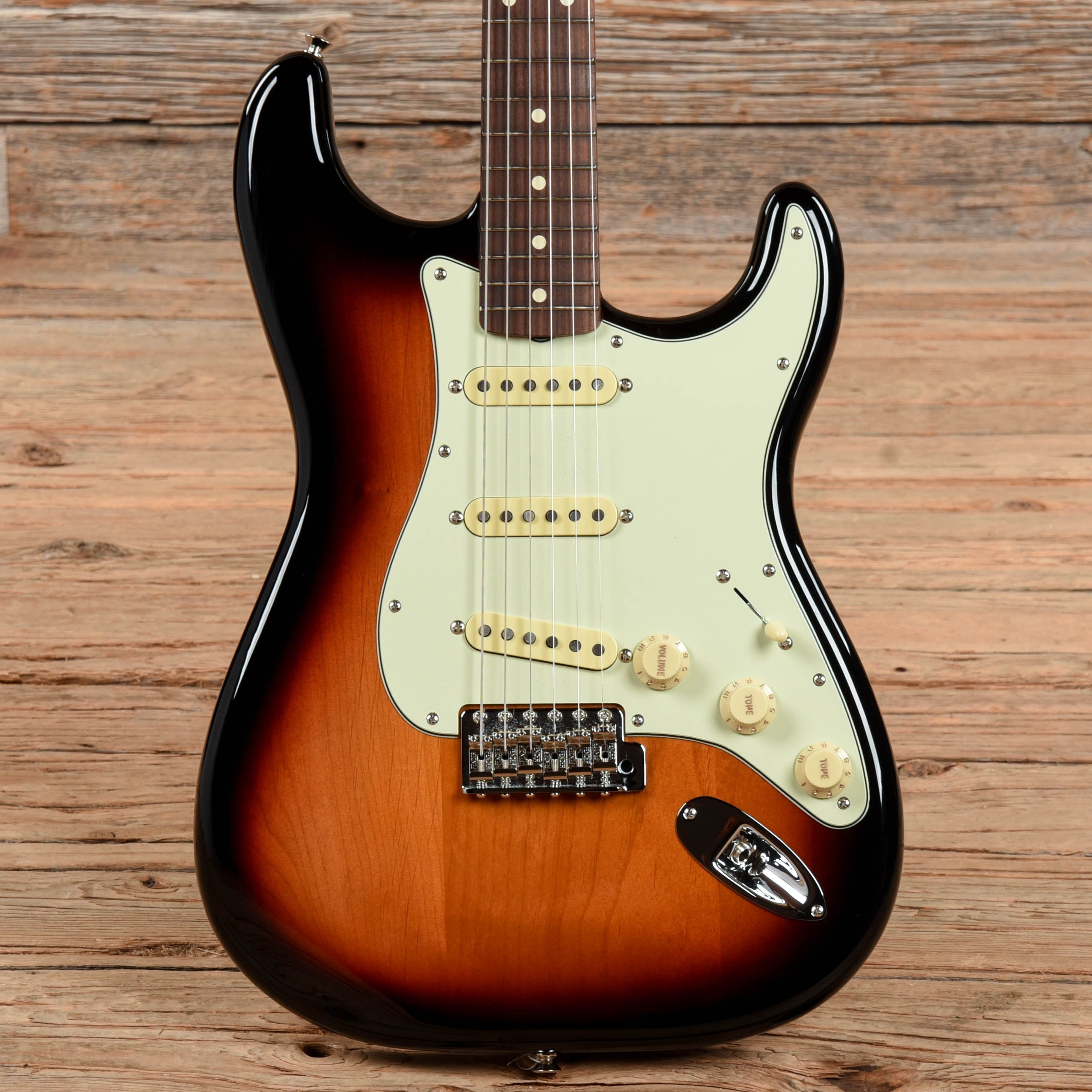 Fender Vintera '60s Stratocaster Sunburst – Chicago Music Exchange