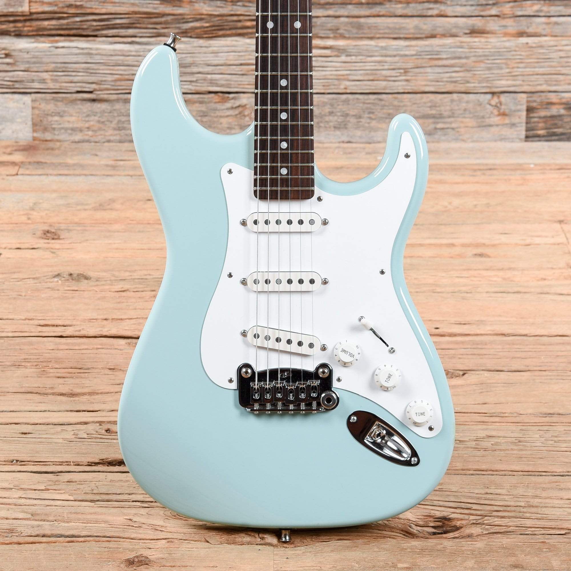 G&L Legacy Sonic Blue Nitro 2016 – Chicago Music Exchange