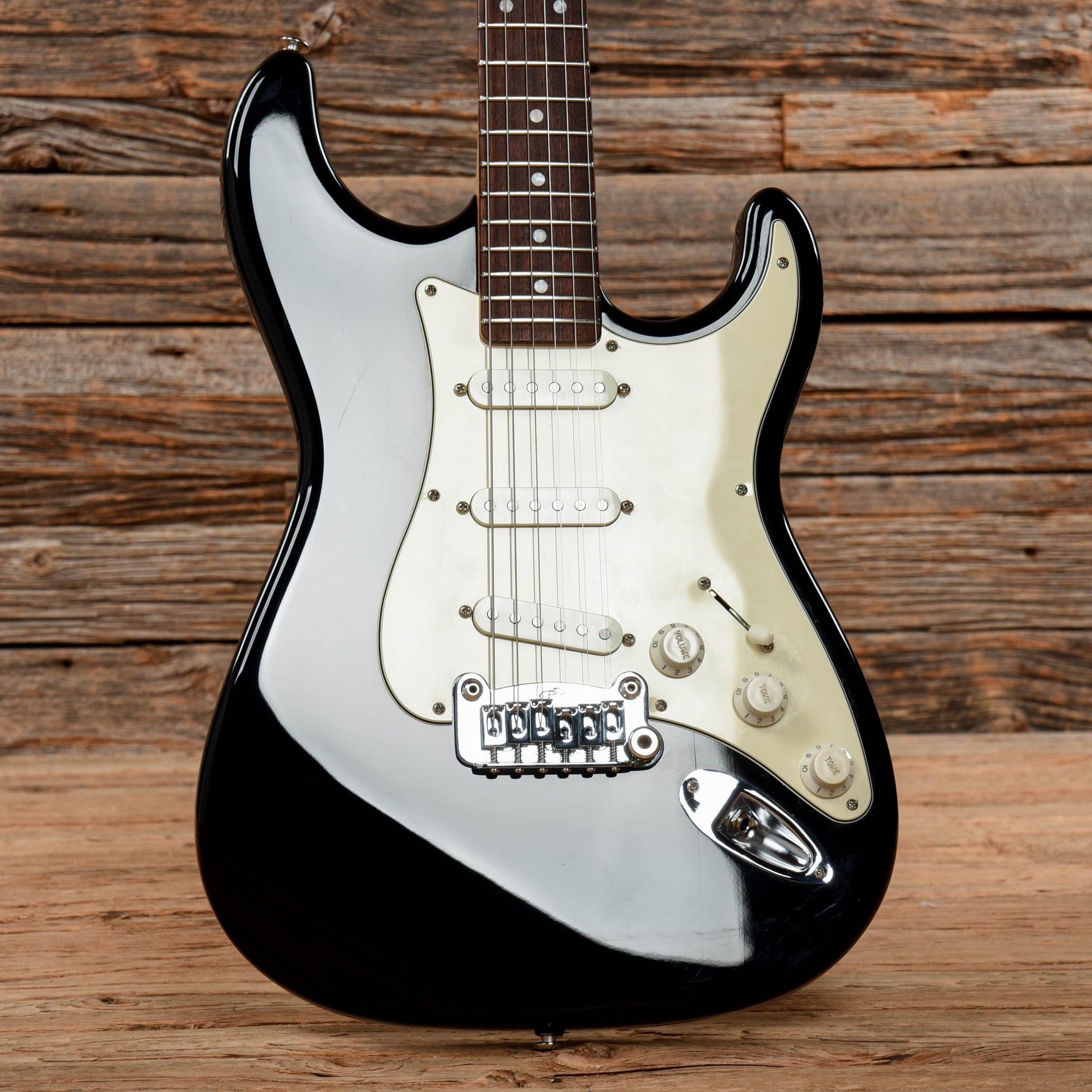 G&L Legacy USA Fullerton Deluxe Jet Black 2020 – Chicago Music Exchange