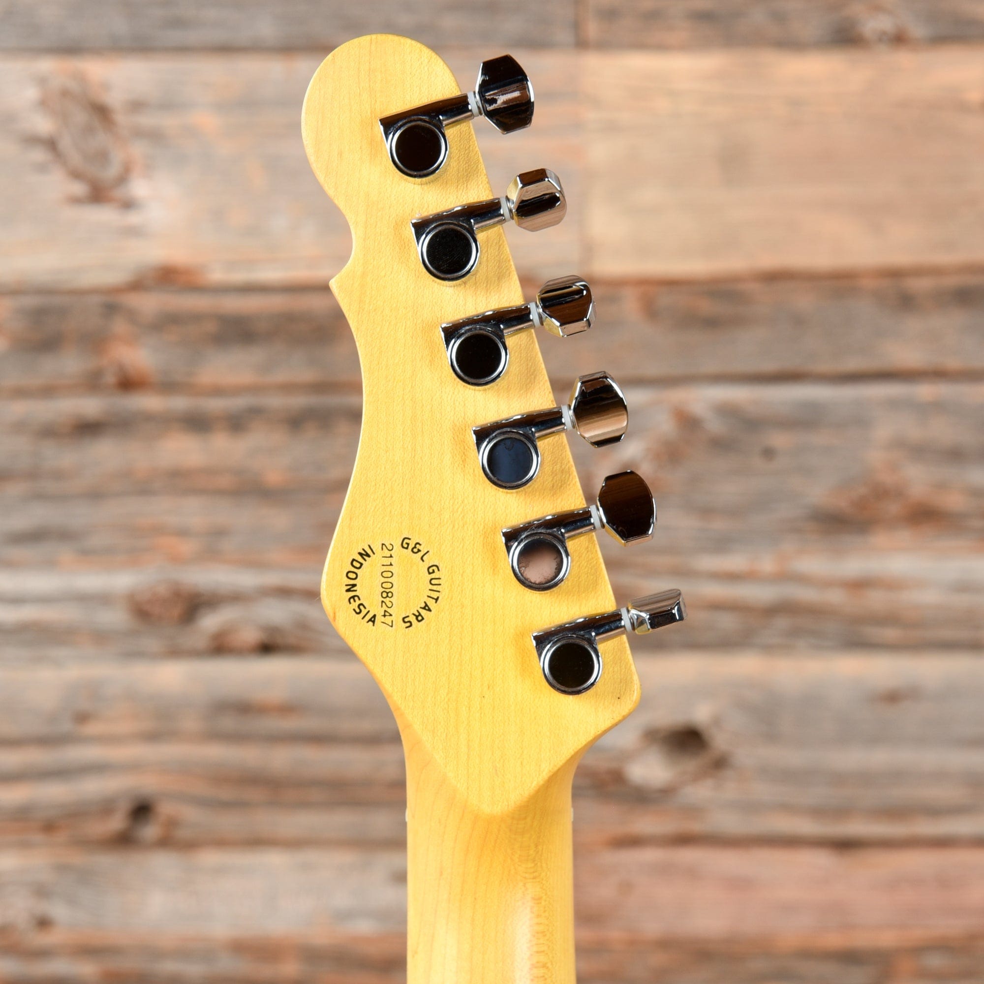 G&L Tribute Series Fallout White 2021 – Chicago Music Exchange