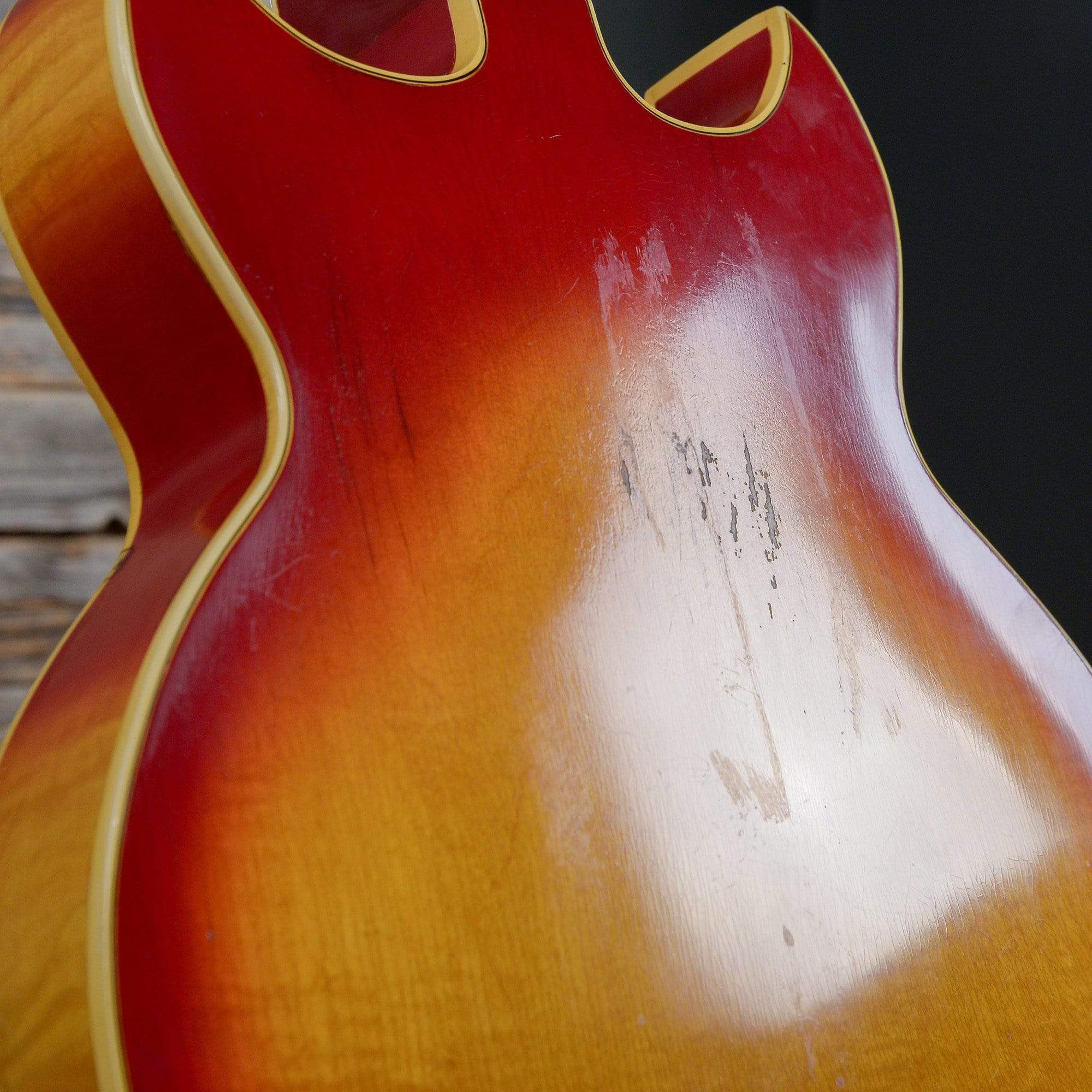 Gibson Trini Lopez Deluxe Sunburst 1967 – Chicago Music Exchange