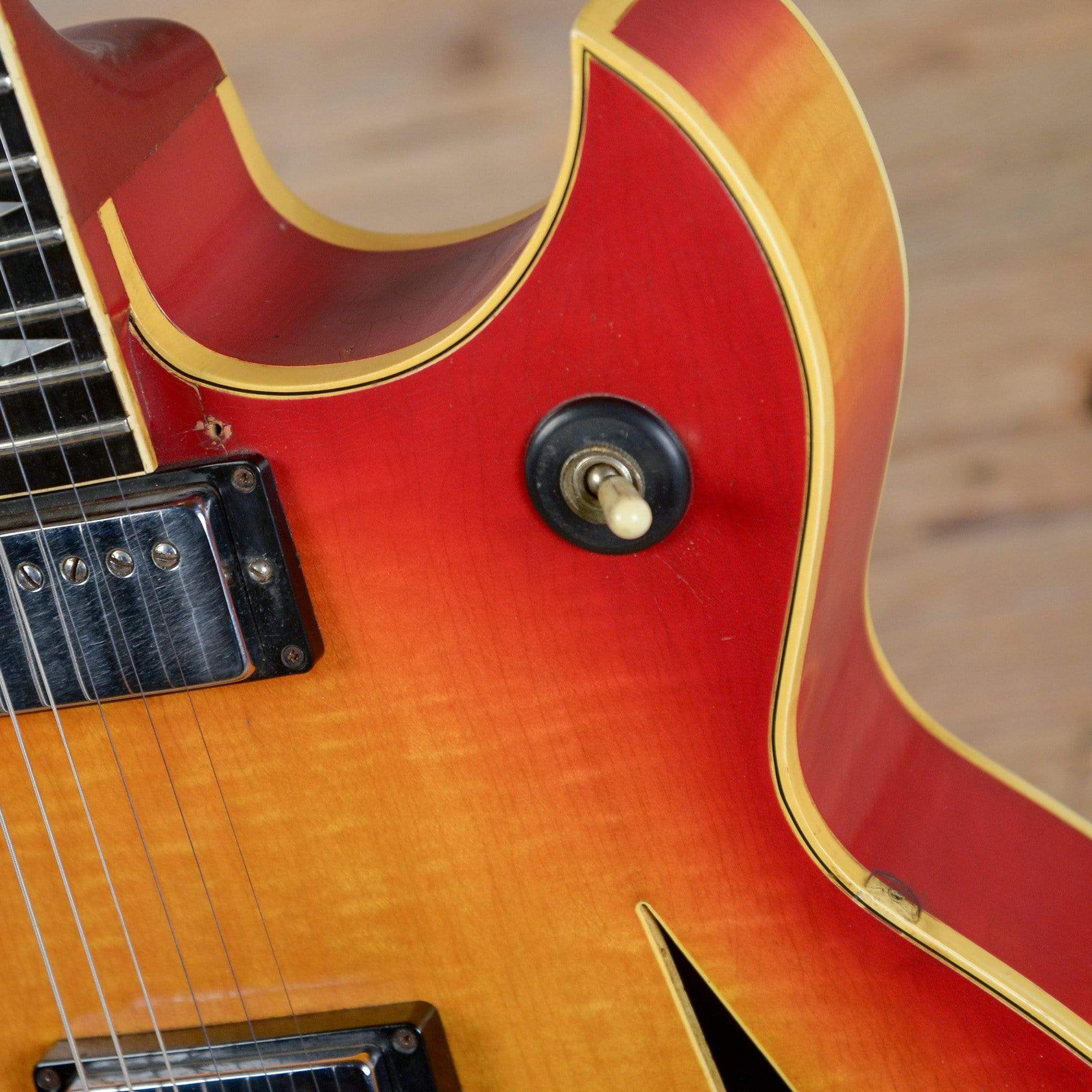 Gibson Trini Lopez Deluxe Sunburst 1967 – Chicago Music Exchange
