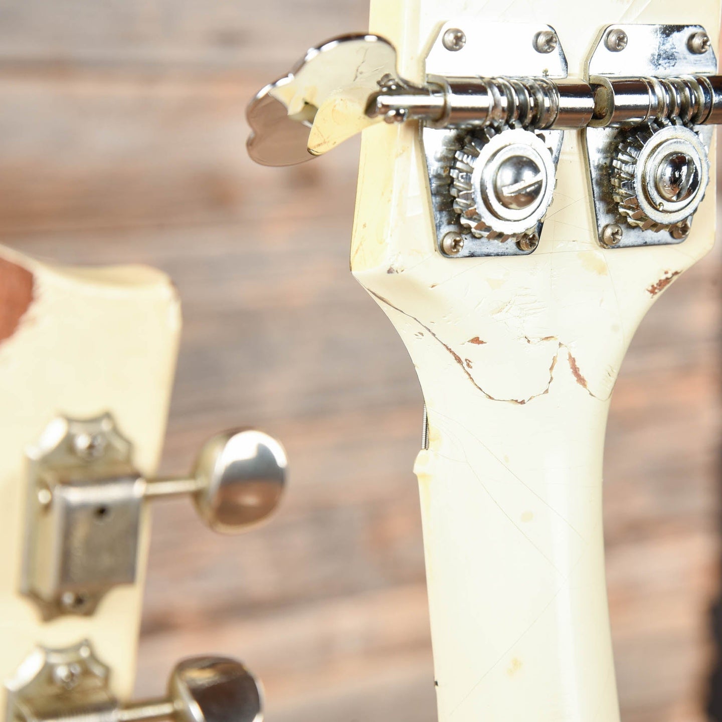 Gibson EBS-1250 Polaris White 1968 – Chicago Music Exchange