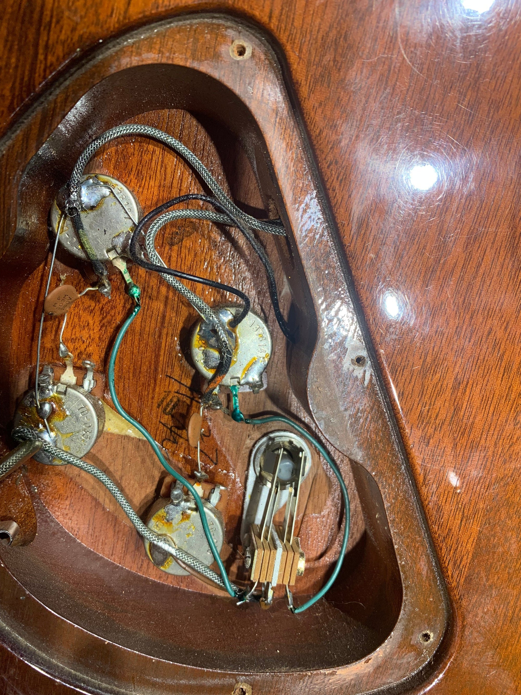 Gibson Firebrand Les Paul Walnut 1982 – Chicago Music Exchange