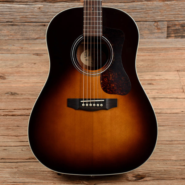 Guild DS-240 Sunburst – Chicago Music Exchange