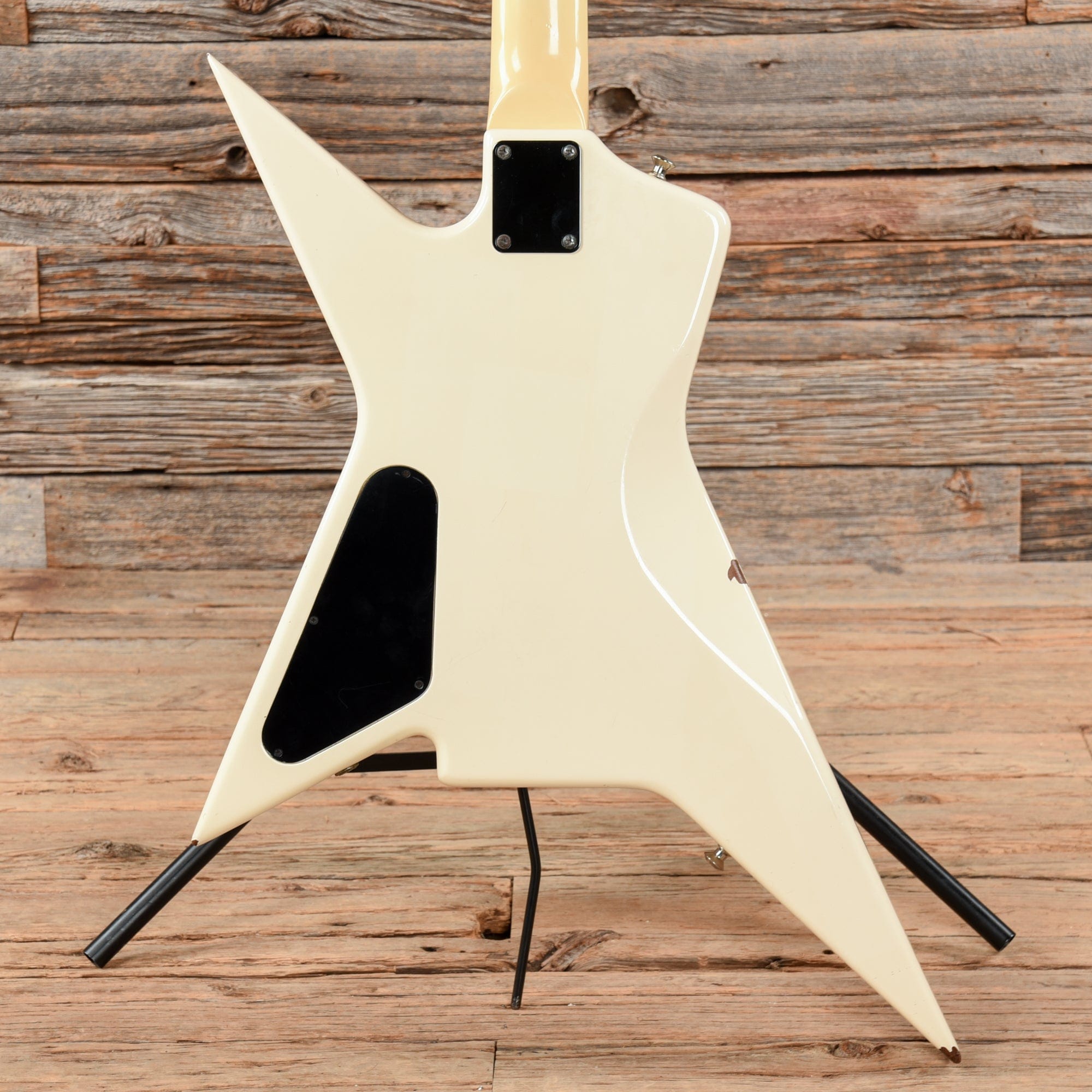 Guild SB 608 Bass White 1985 – Chicago Music Exchange