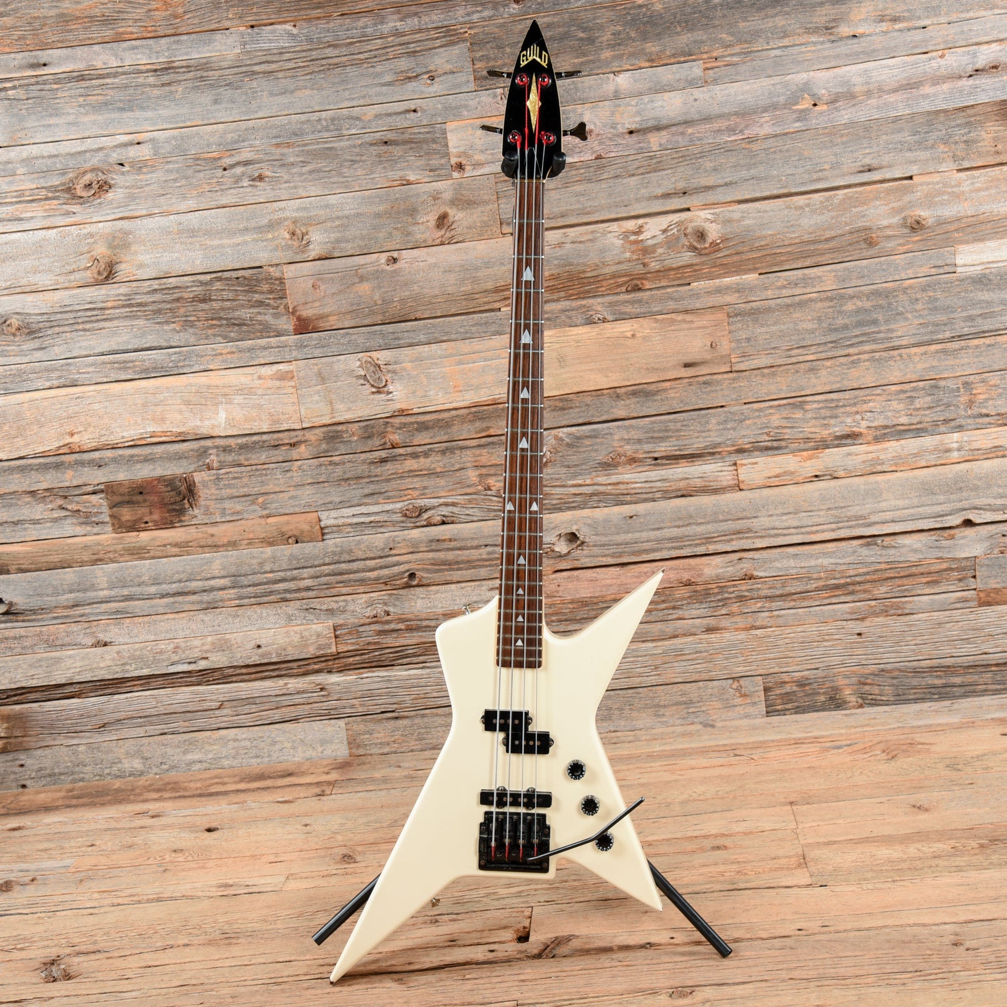 Guild SB 608 Bass White 1985 – Chicago Music Exchange