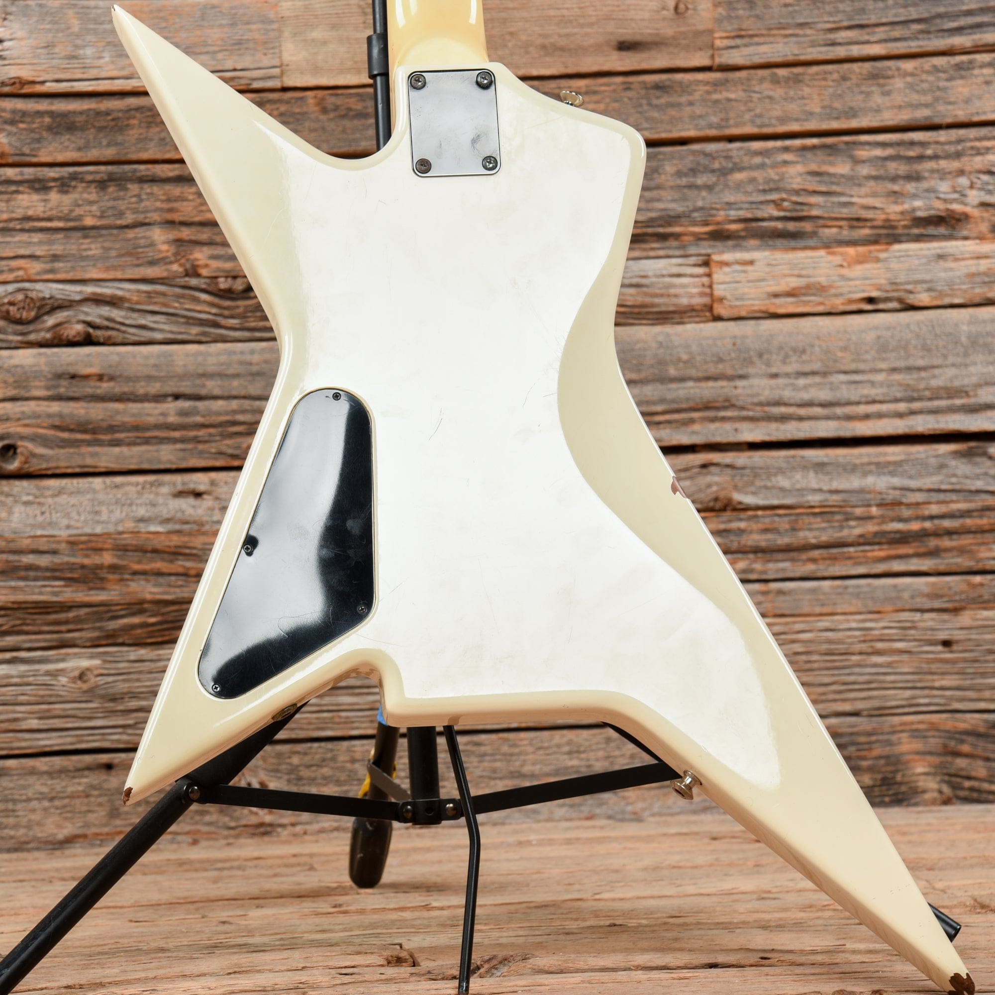 Guild SB 608 Bass White 1985 – Chicago Music Exchange