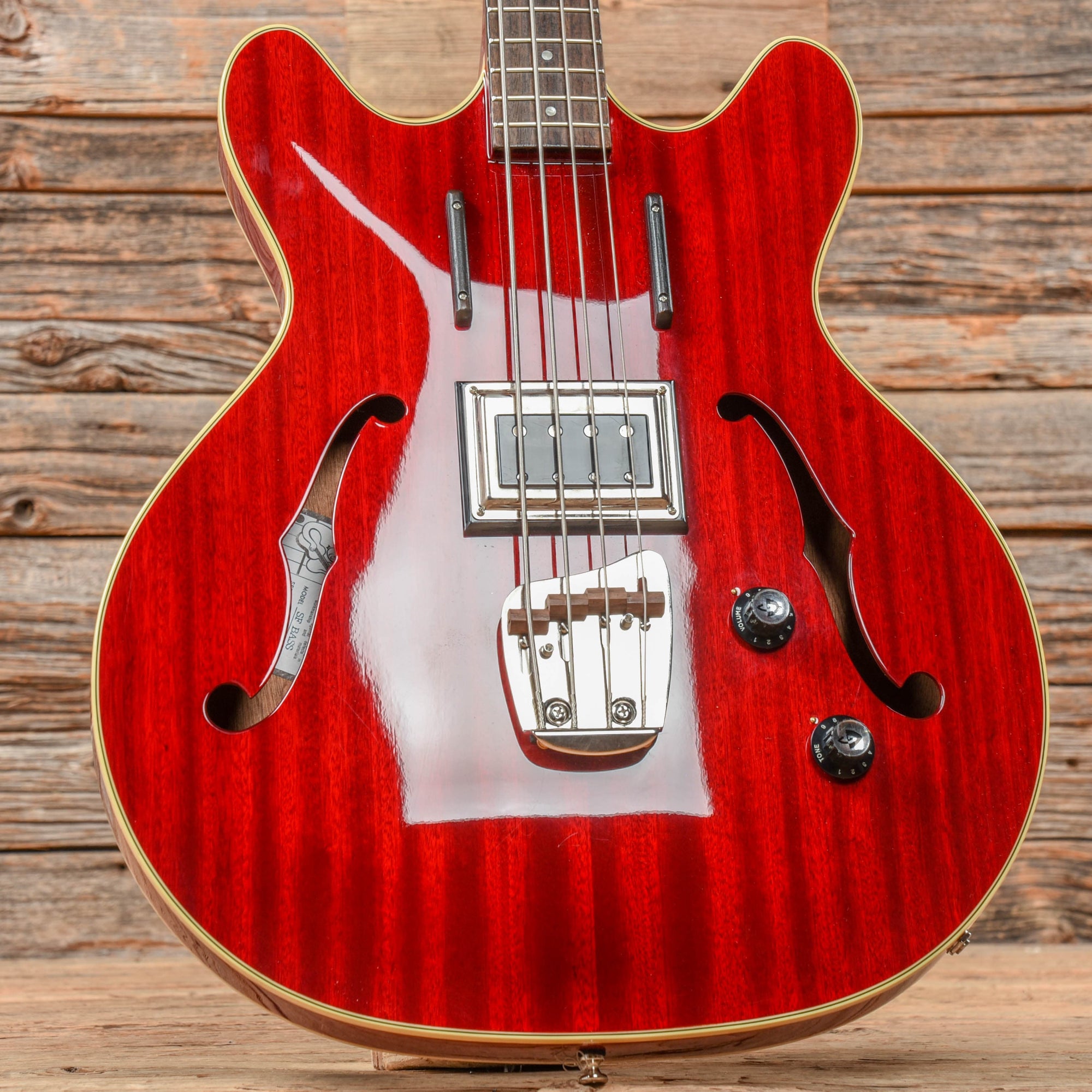 Guild Starfire I Bass Cherry – Chicago Music Exchange