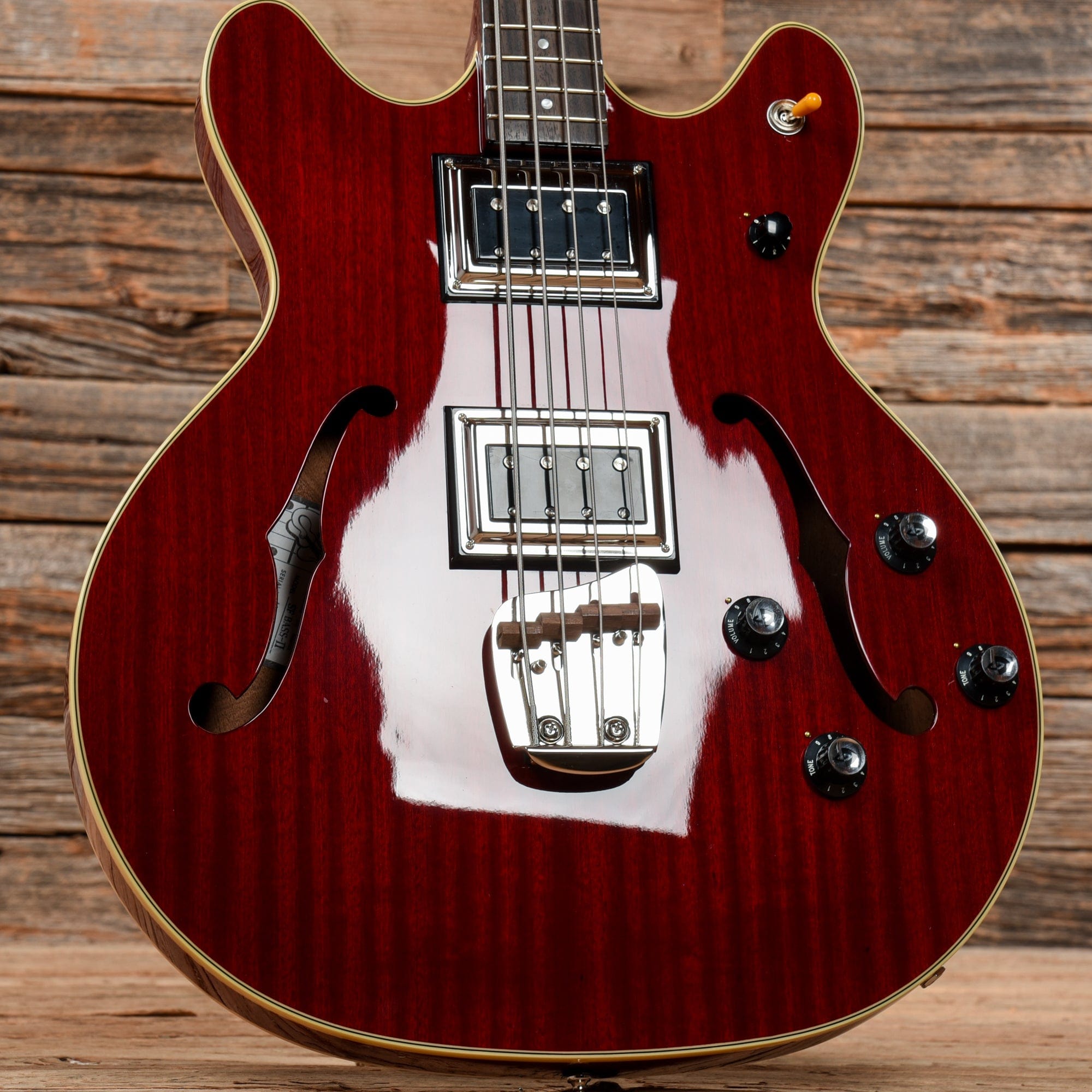 Guild Starfire II Bass Cherry – Chicago Music Exchange