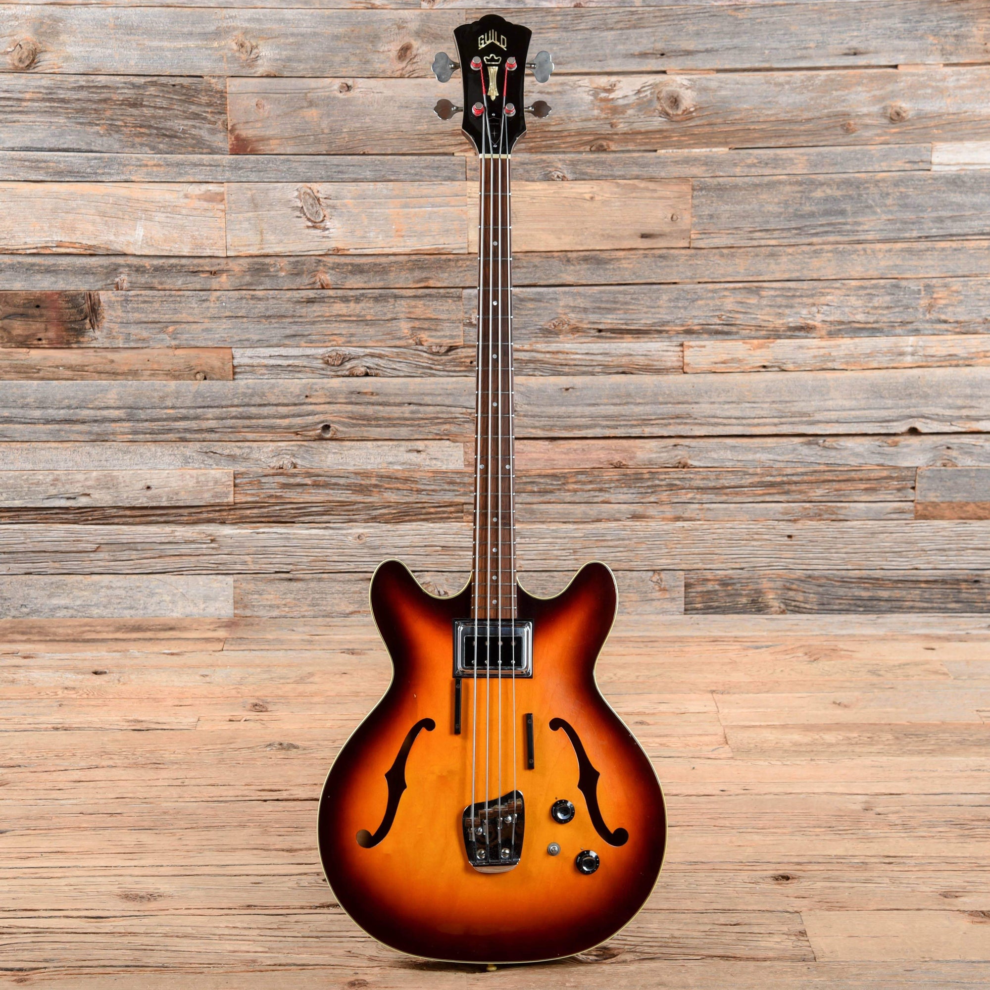 Guild Starfire I Bass Sunburst 1968 – Chicago Music Exchange