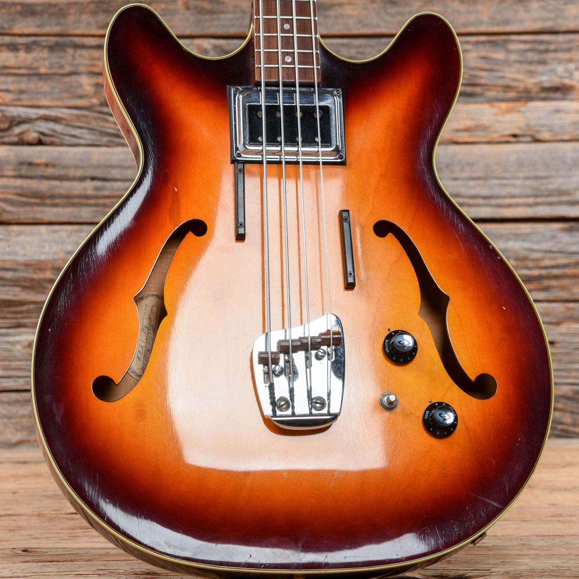 Guild Starfire I Bass Sunburst 1968 – Chicago Music Exchange