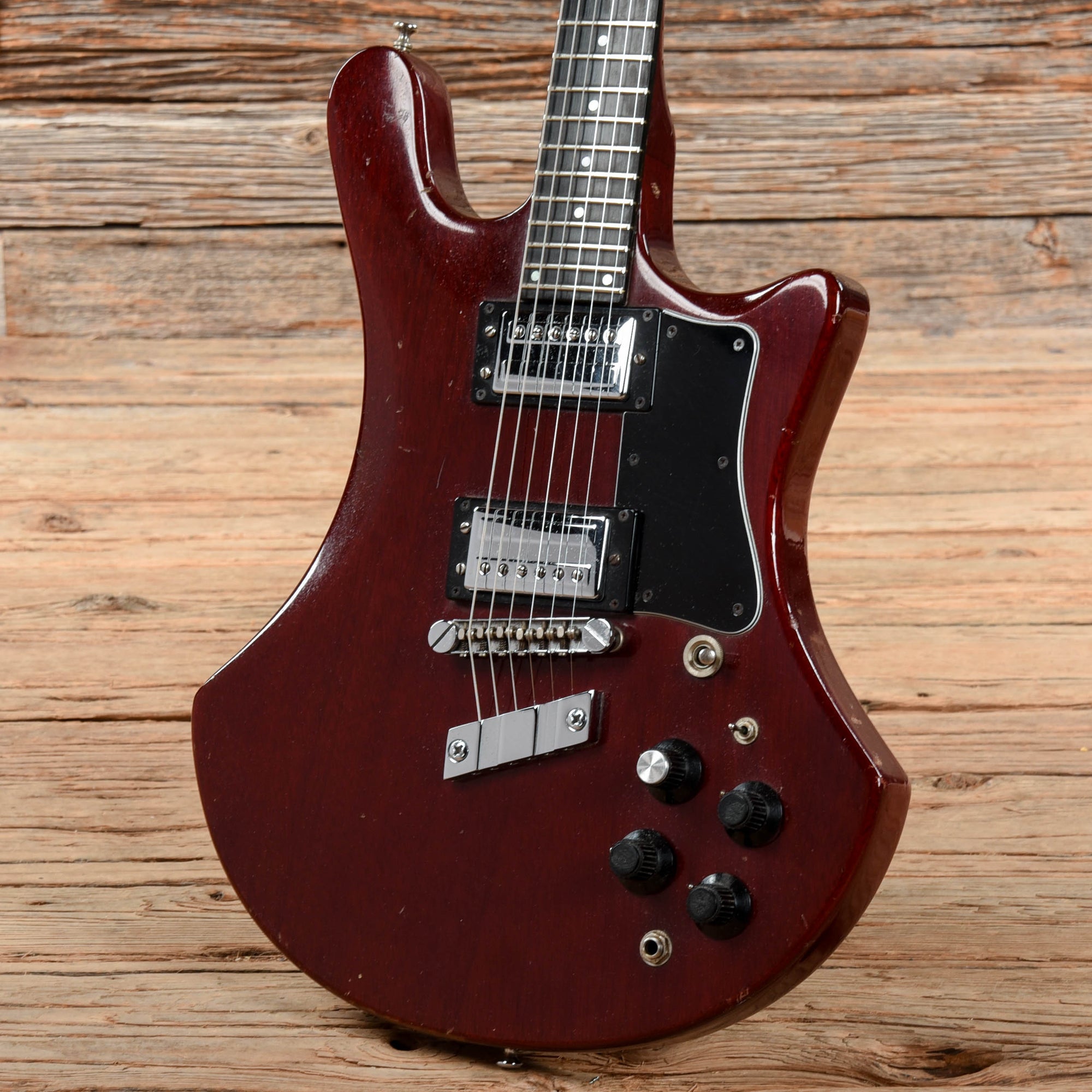 Guild S-300 Cherry 1978 – Chicago Music Exchange