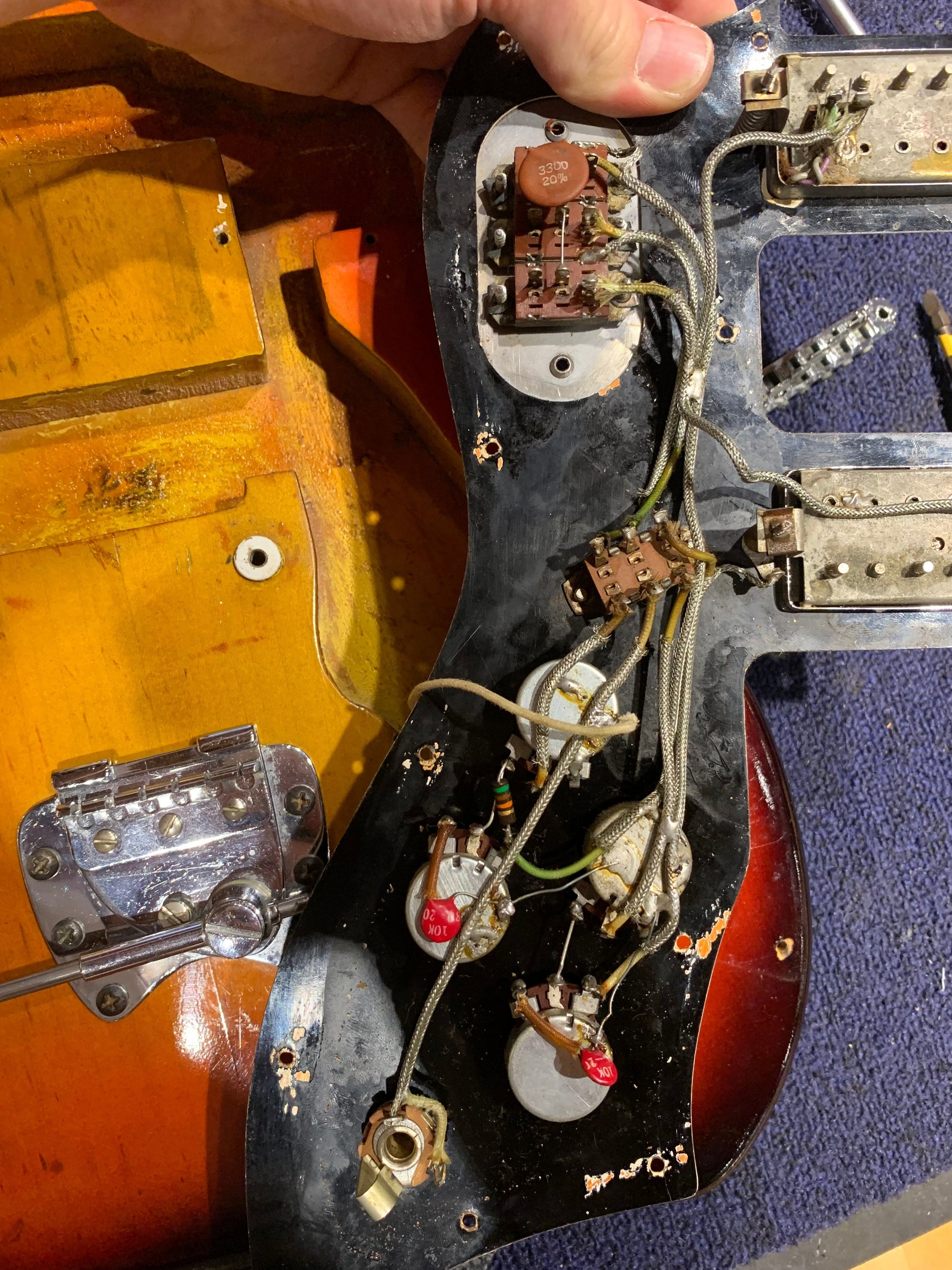 Guild Thunderbird S-200 Sunburst Refin 1964 – Chicago Music Exchange