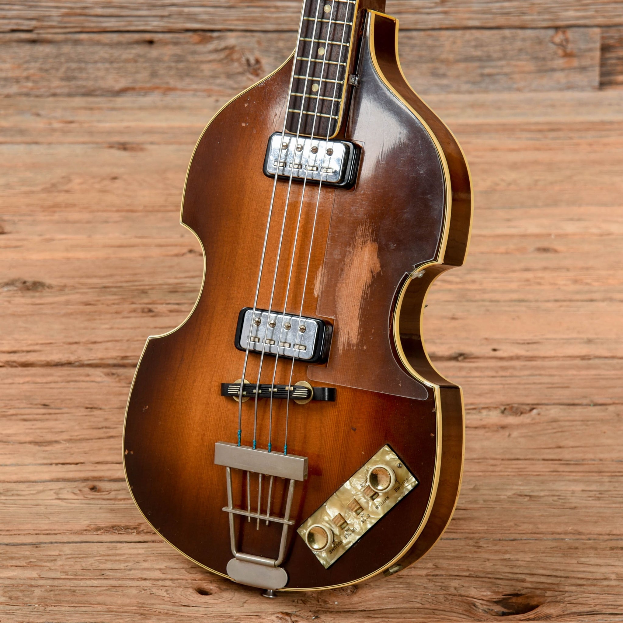 Hofner 500/1 Beatle Bass Sunburst 1966 – Chicago Music Exchange