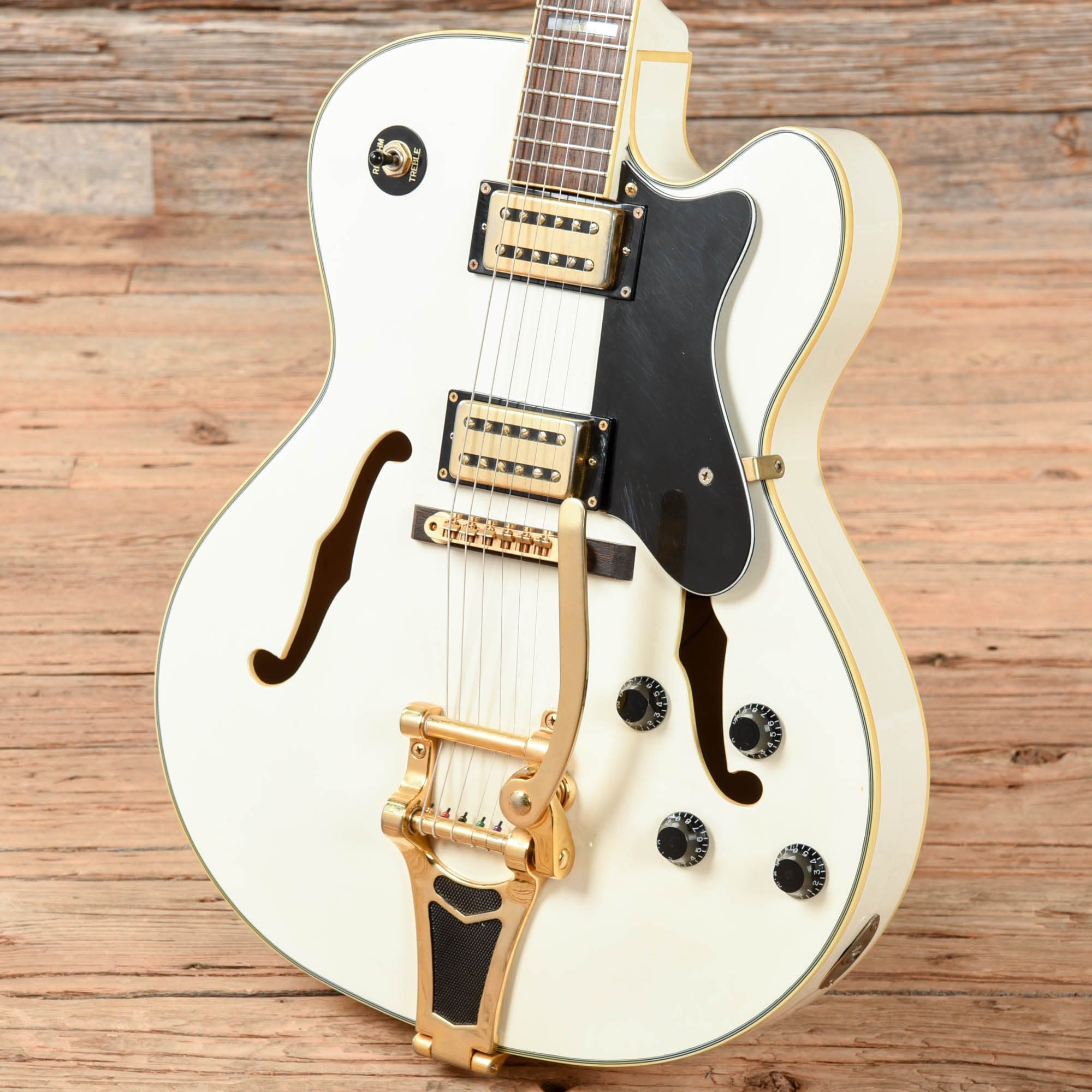Jay Turser Colonel Hollowbody White – Chicago Music Exchange