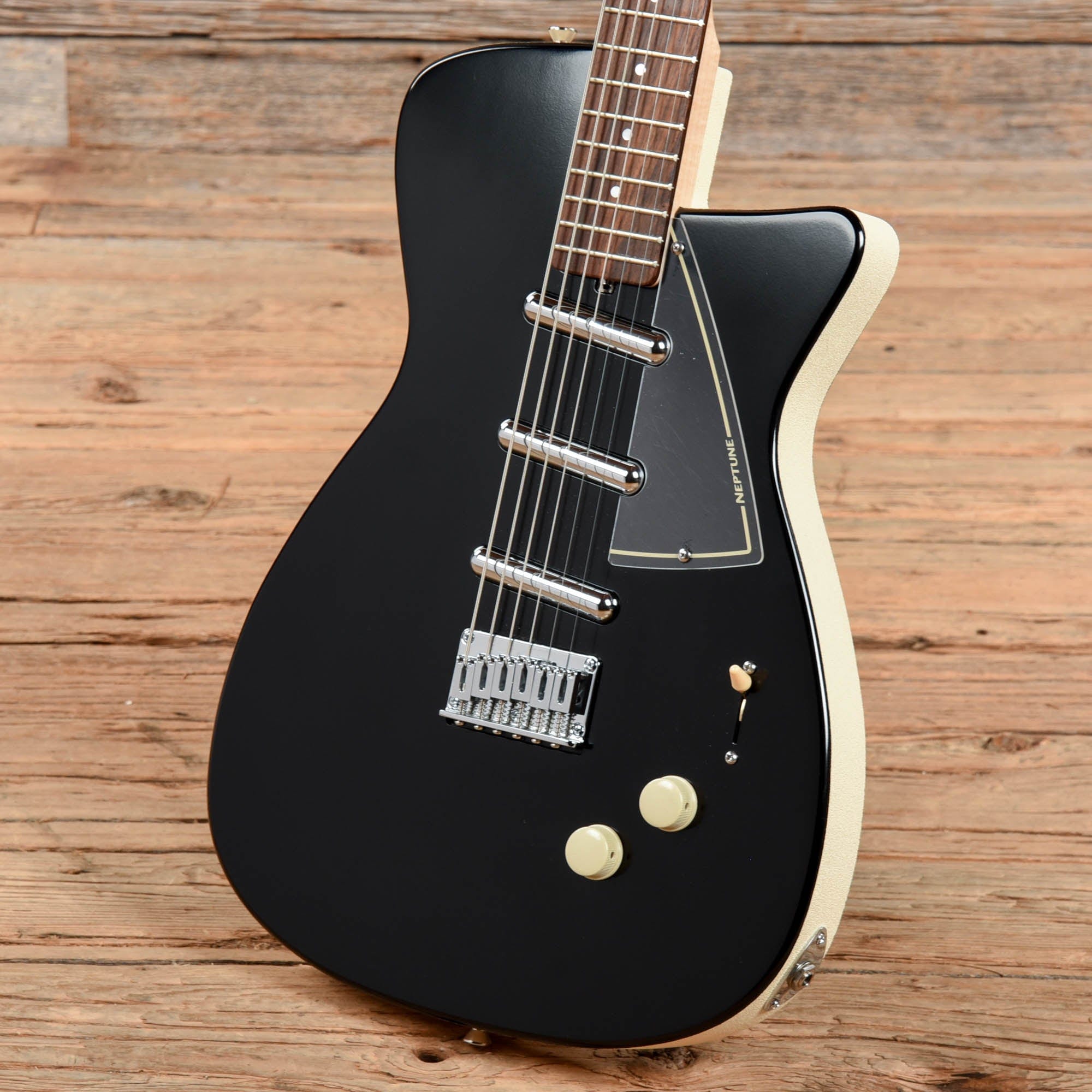Jerry Jones Neptune Baritone Black – Chicago Music Exchange