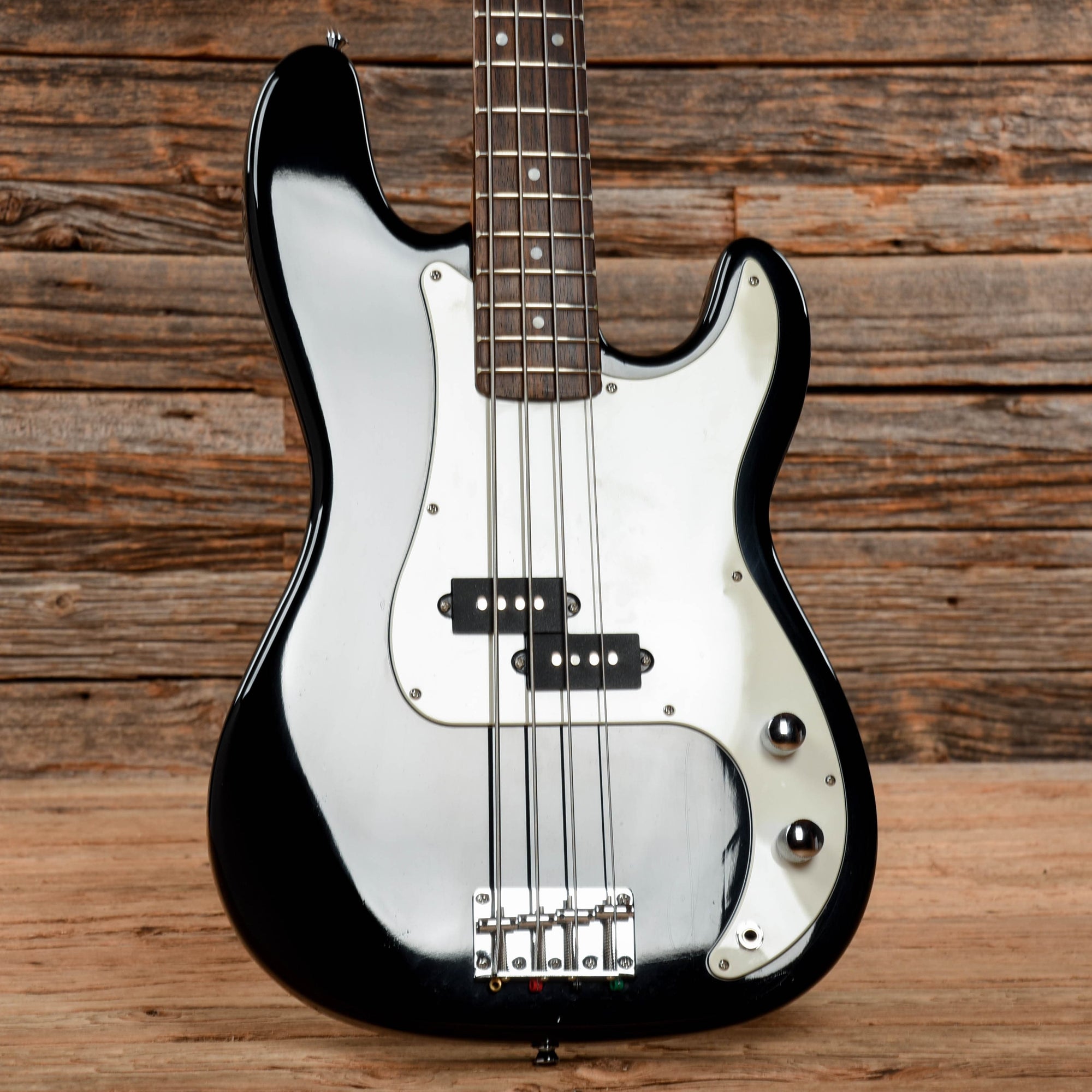 Johnson Electric Bass Black – Chicago Music Exchange