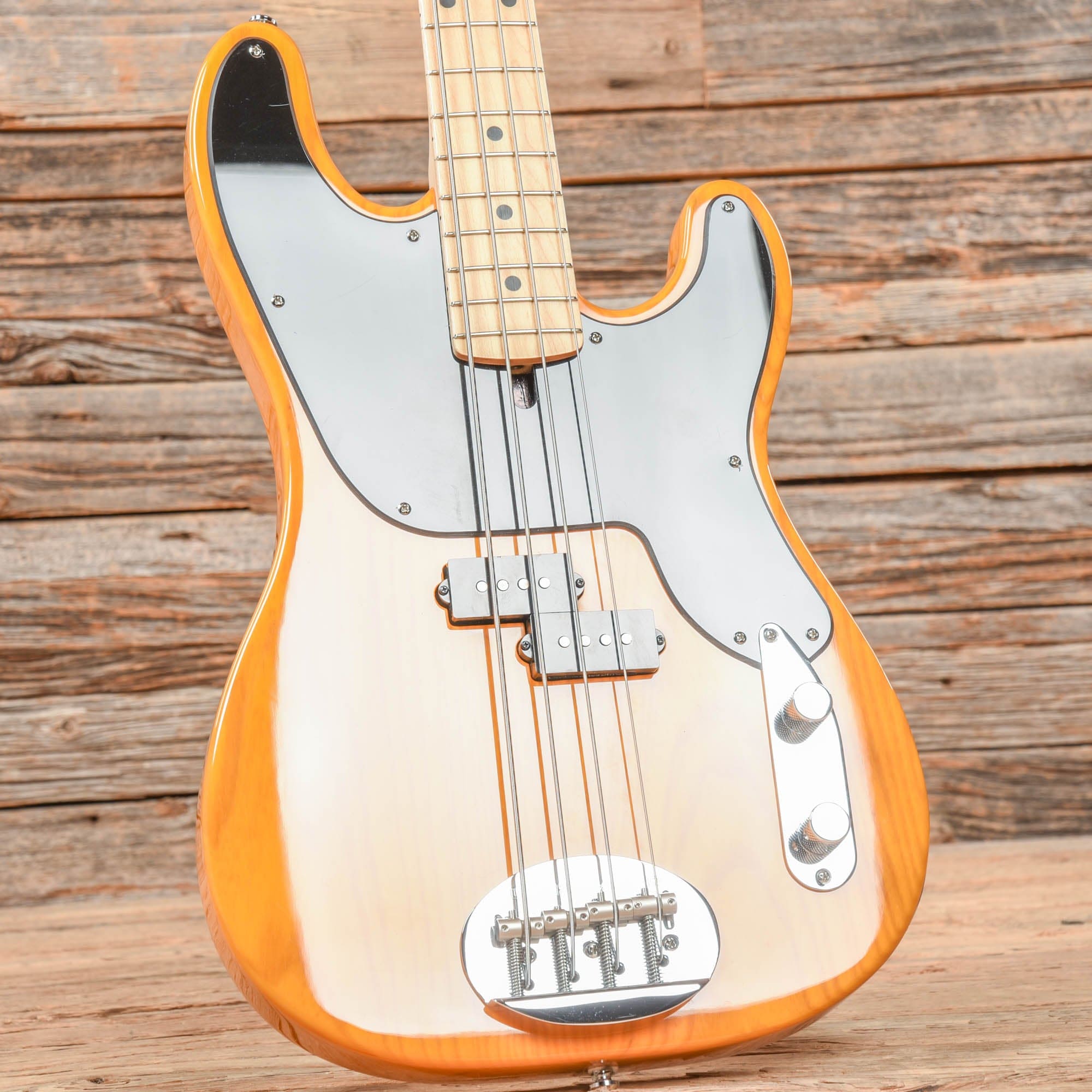 Lakland Skyline 44-51 Natural 2016 – Chicago Music Exchange