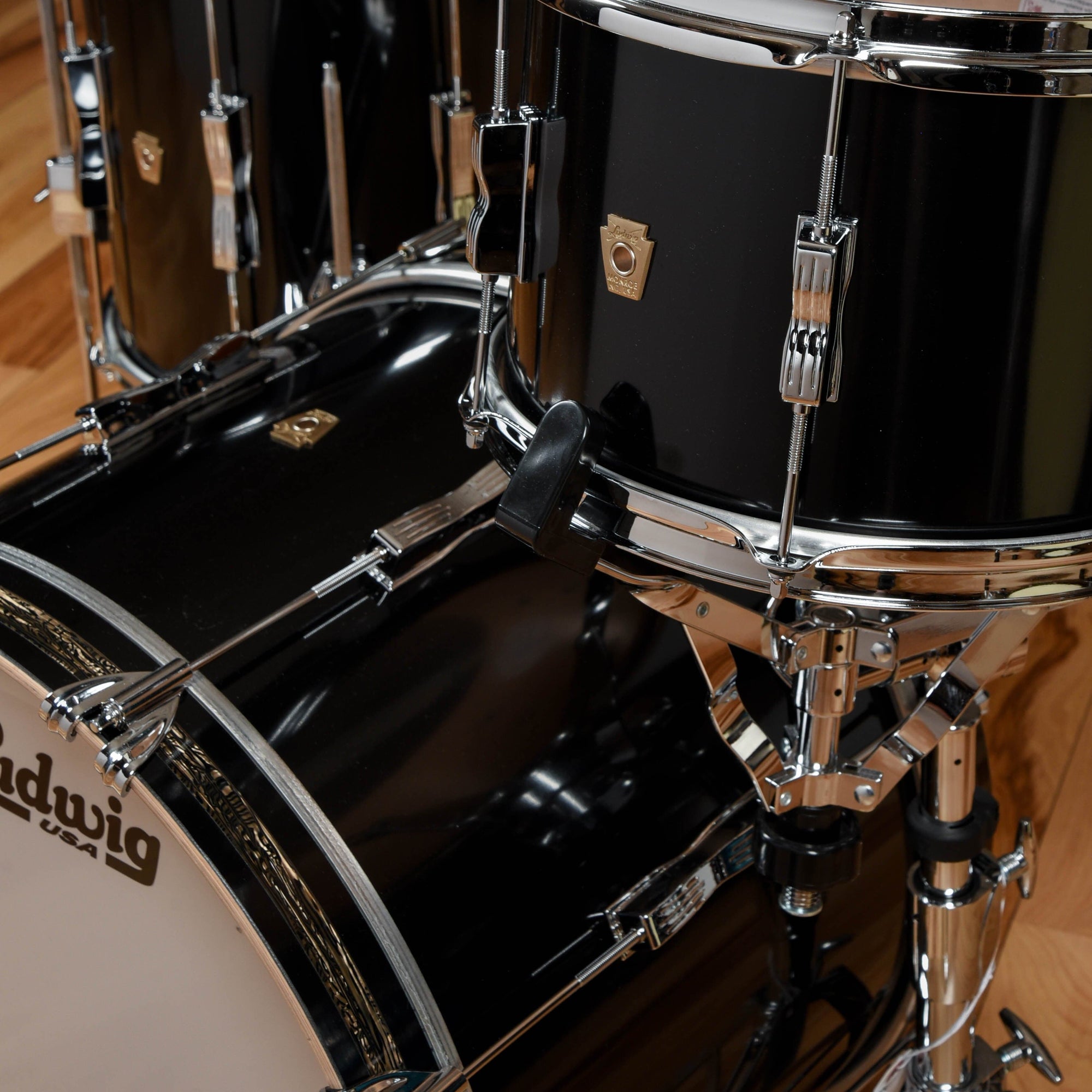 Ludwig Classic Maple 13/16/22 3pc. Drum Kit Black Cortex w/Bamboo Stra ...