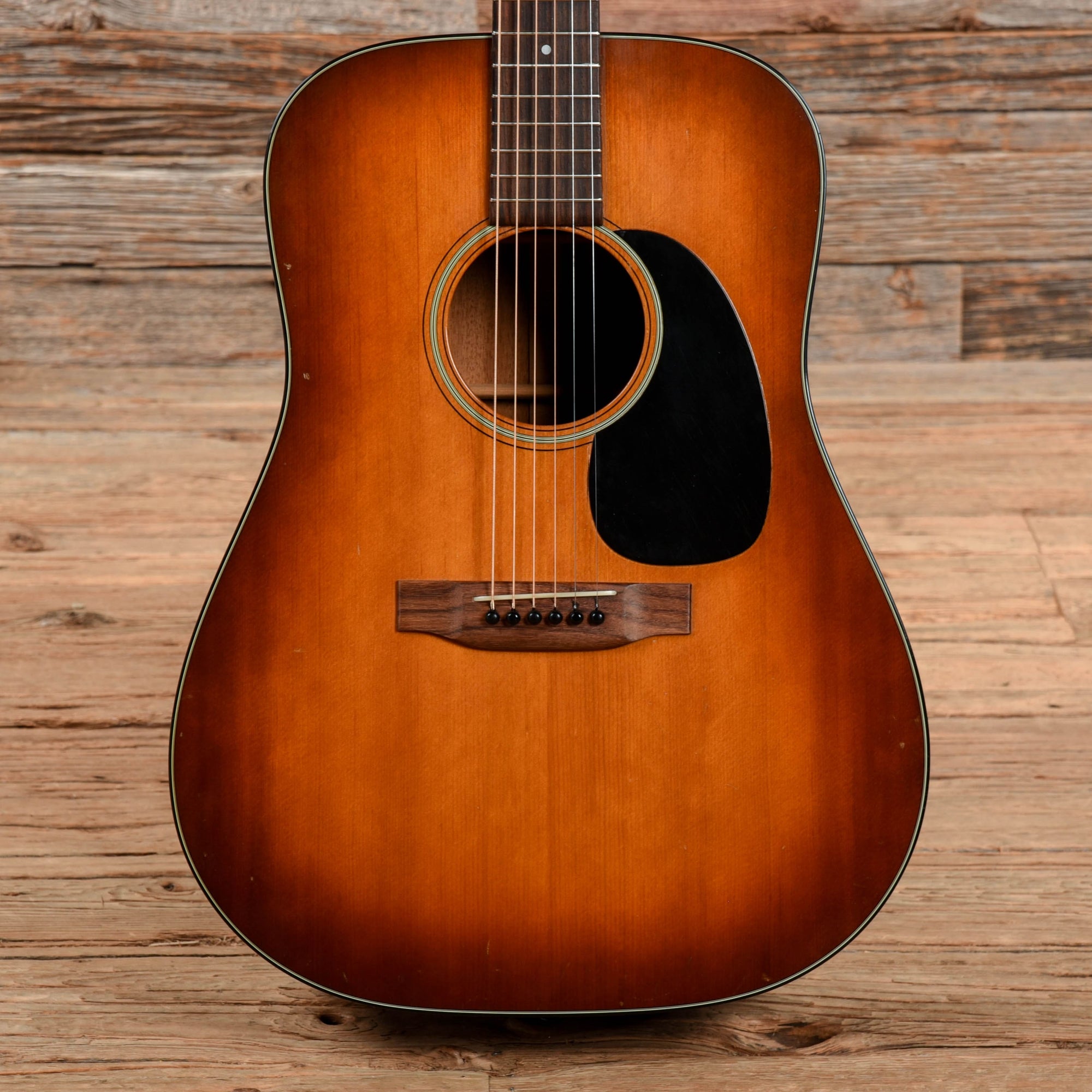 Martin D-18 Sunburst 1977 – Chicago Music Exchange