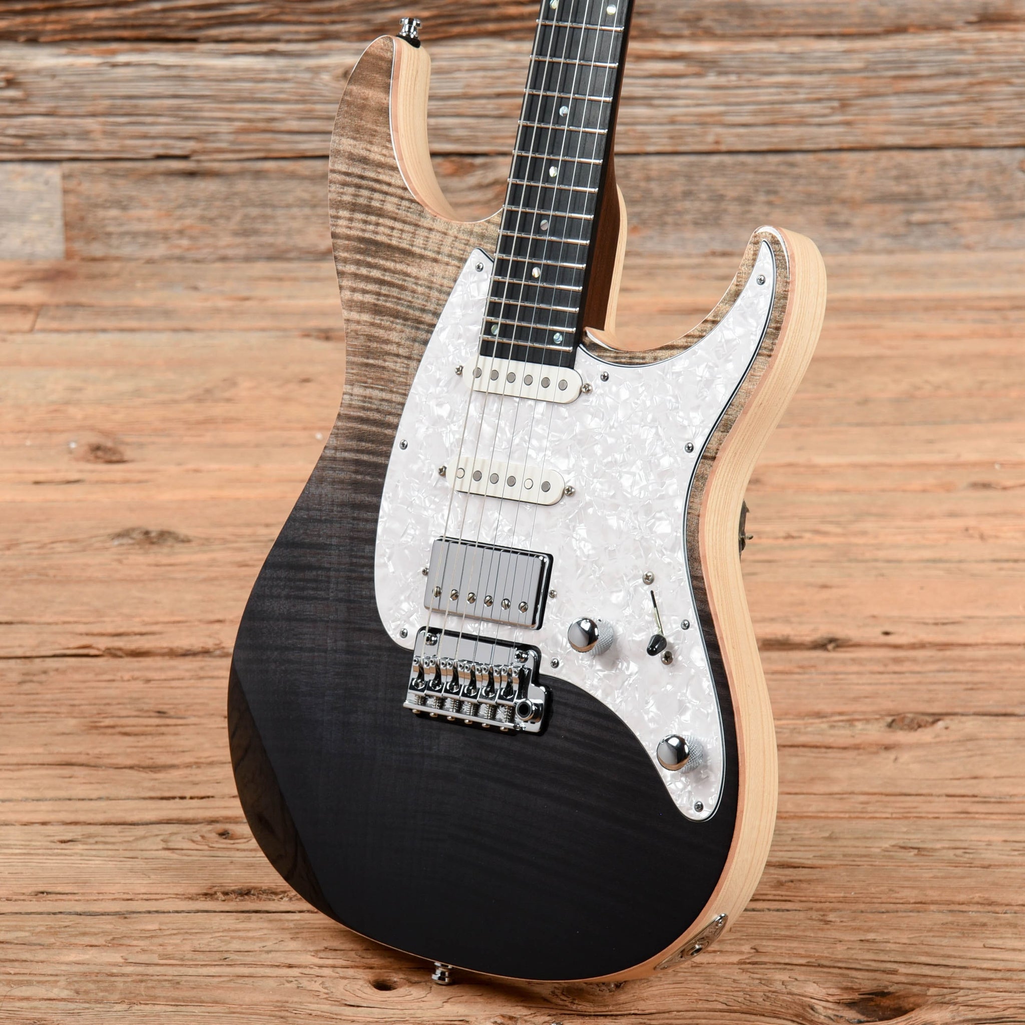 Mayones Aquila HSS Black Gradient – Chicago Music Exchange