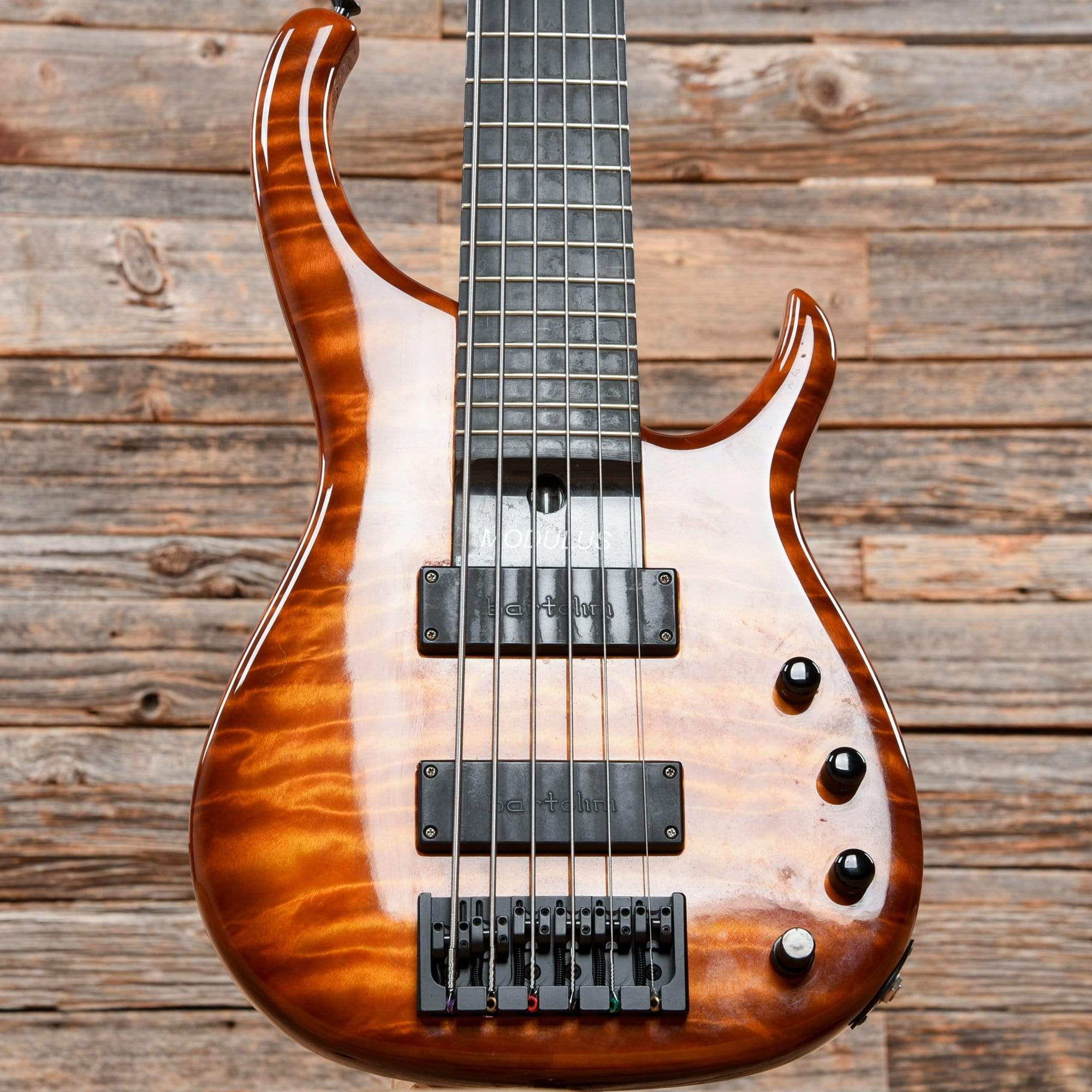 Modulus Q6 6-String Bass Quantum Sunburst 2011 – Chicago Music Exchange