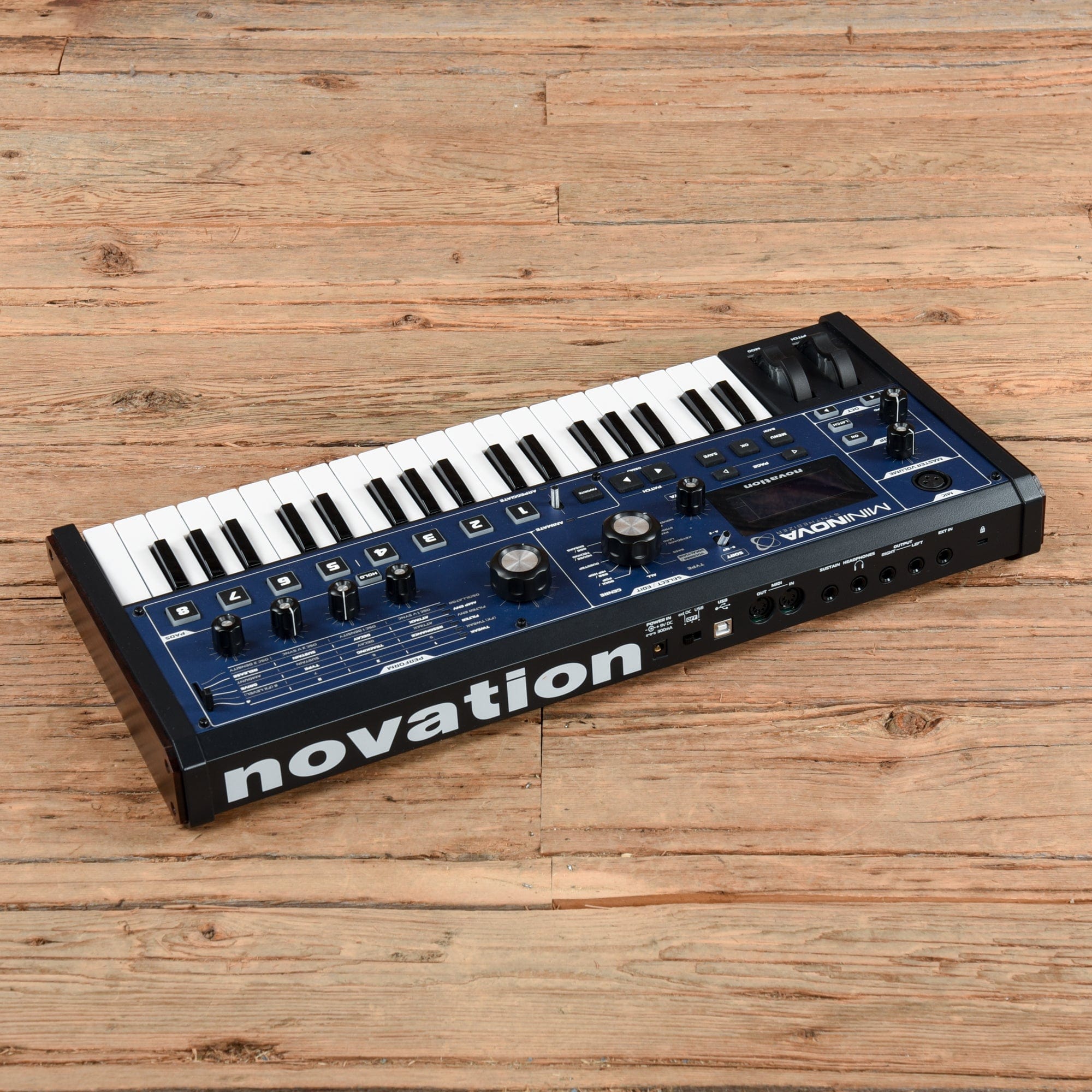 Novation MiniNova 37-key Synthesizer with Vocoder – Chicago Music Exchange