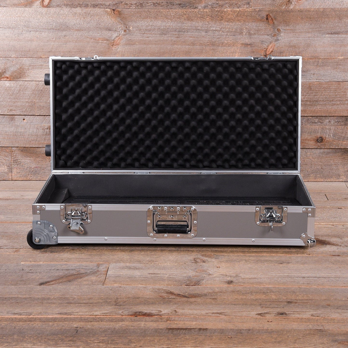 Pedaltrain NOVO 32 Pedalboard 5 Rails 32" x 14.5" w/ Wheeled Tour Hard ...