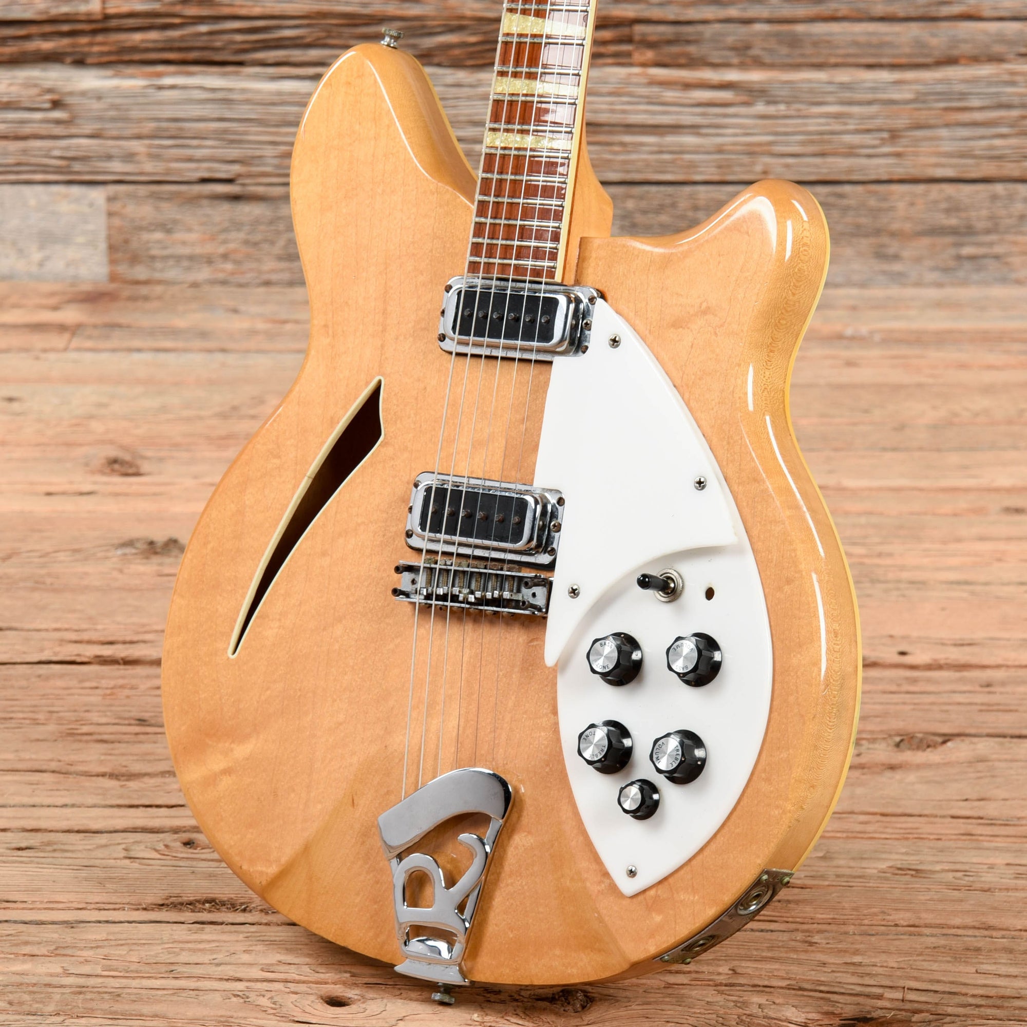 Rickenbacker 360 Mapleglo 1972 – Chicago Music Exchange