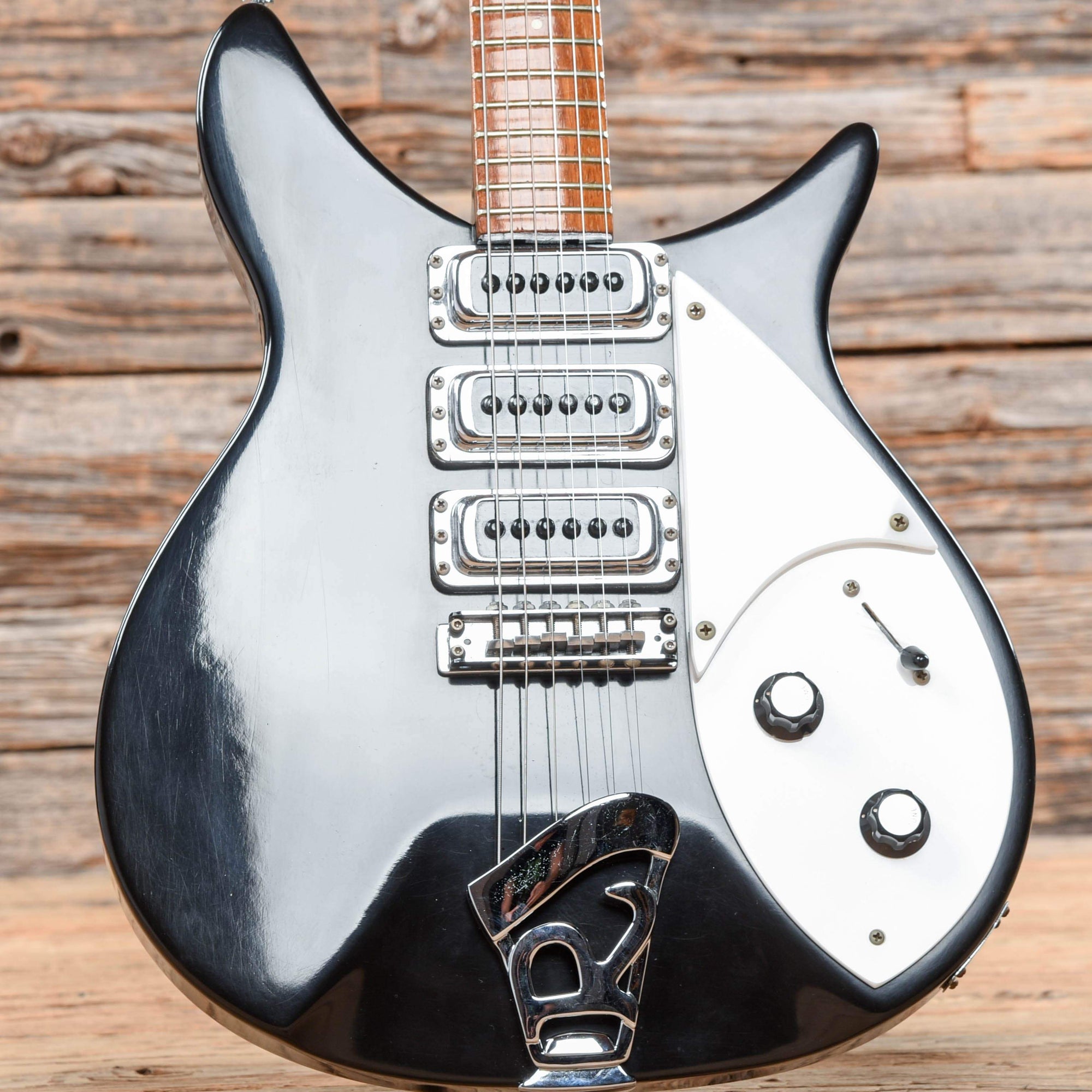 Rickenbacker 320 Jetglo 1981 – Chicago Music Exchange